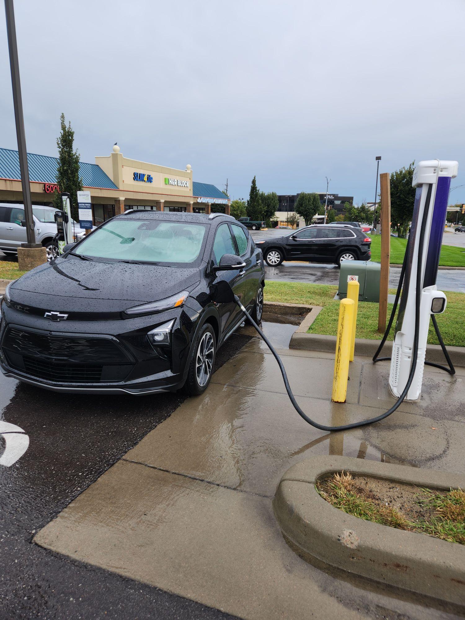 Rosana Square | Overland Park, KS | EV Station