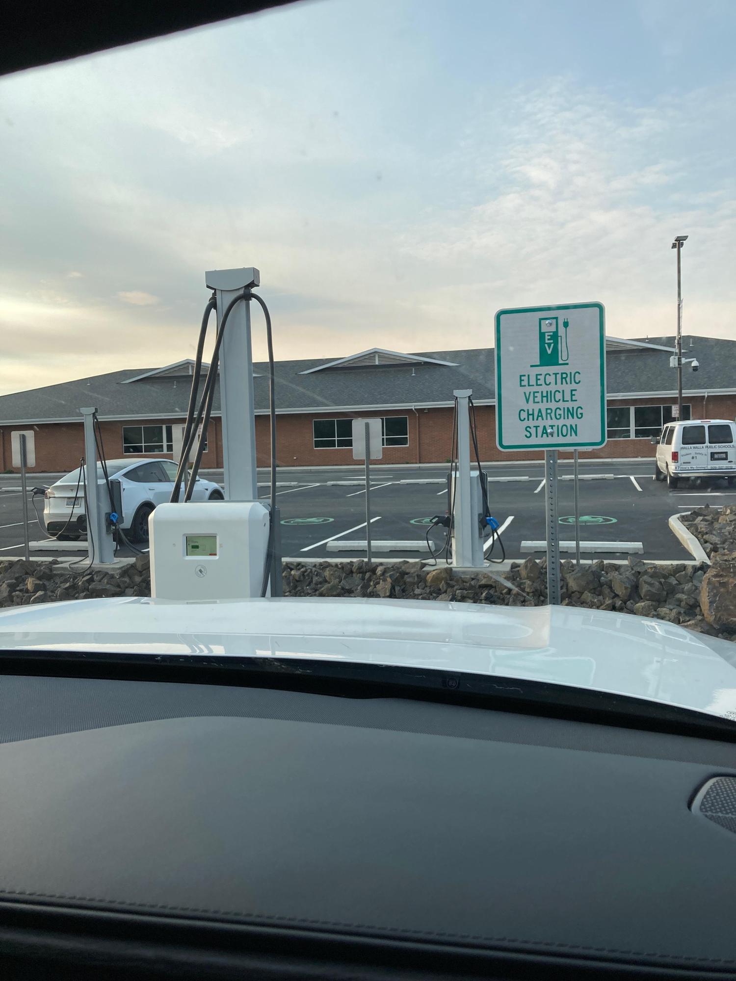 Walla Walla High School | Walla Walla, WA | EV Station