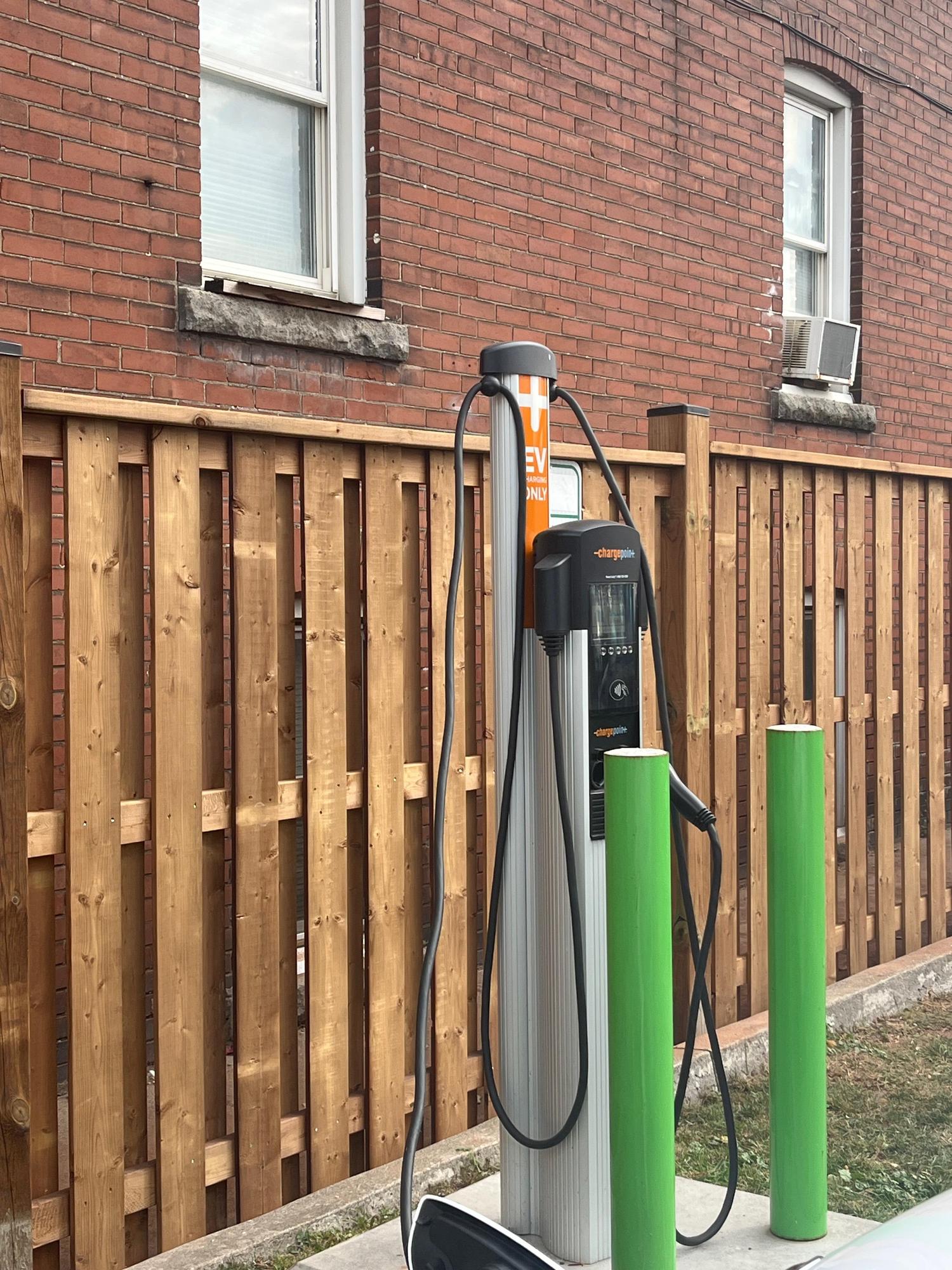 Hamilton Municipal Parking Lot 82 | Hamilton, ON | EV Station