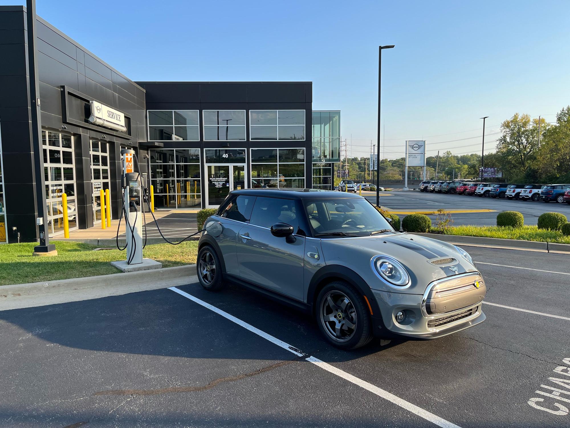 Mini of St. Louis (1) | Maplewood, MO | EV Station