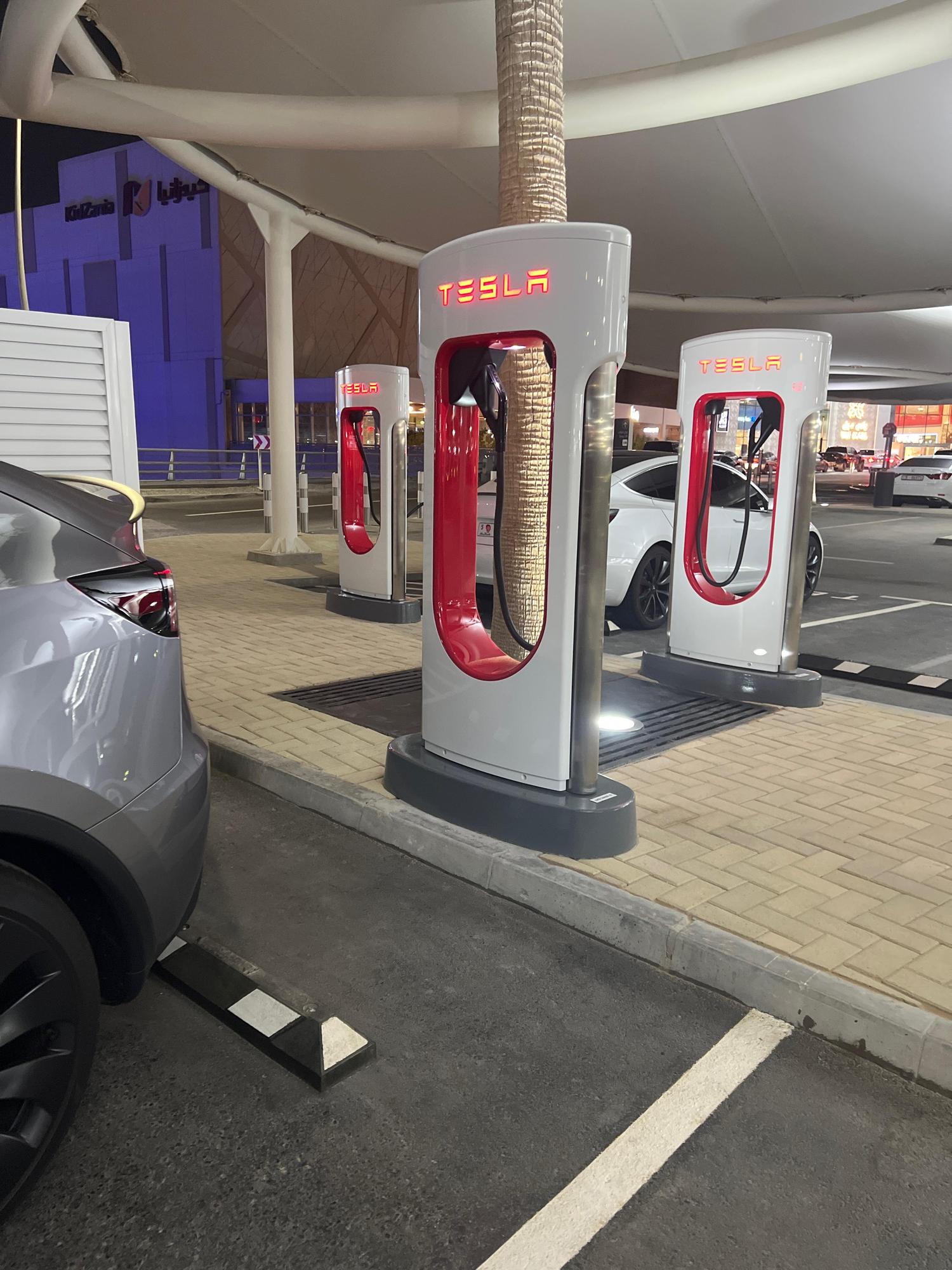 Yas Mall - Main Entrance Gate | Abu Dhabi, Abu Dhabi | EV Station