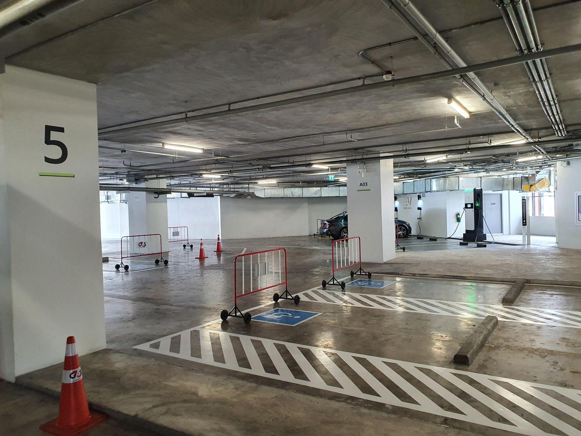 Silom Edge | ร้านโยกุรุโตะ ชั้น 2 อาคารสีลมเอจ Si Lom, Khwaeng Suriya ...