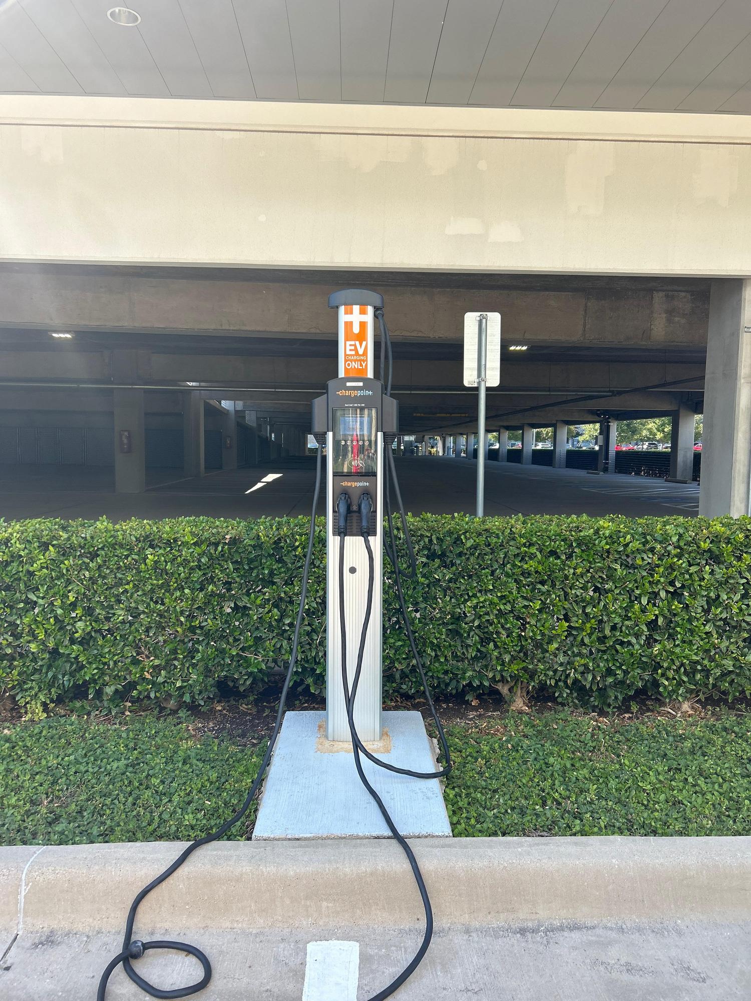TOLLWAY CENTER EAST UNIT | Dallas, TX | EV Station