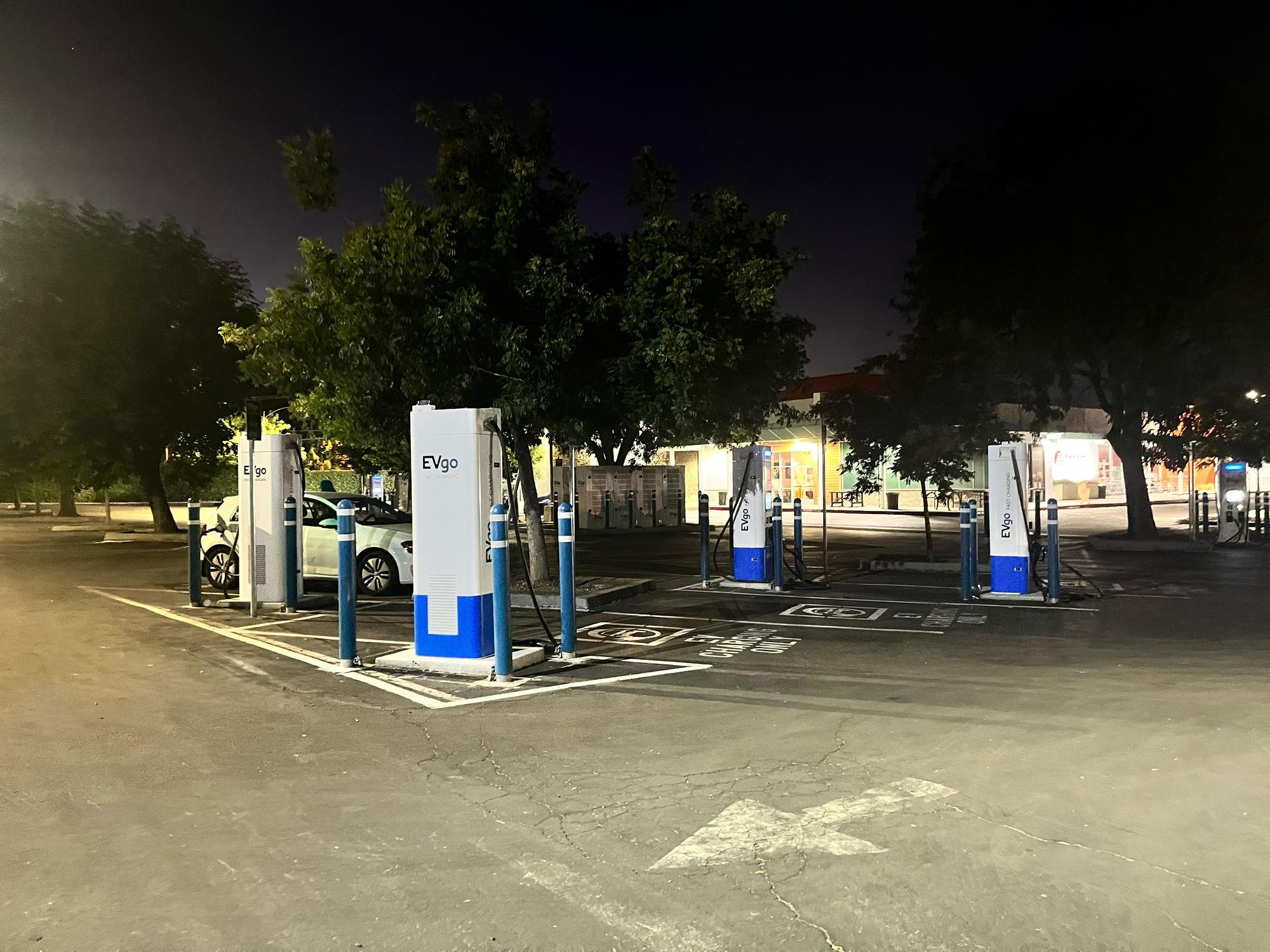 Sunnyvale Shopping Center | Sunnyvale, CA | EV Station