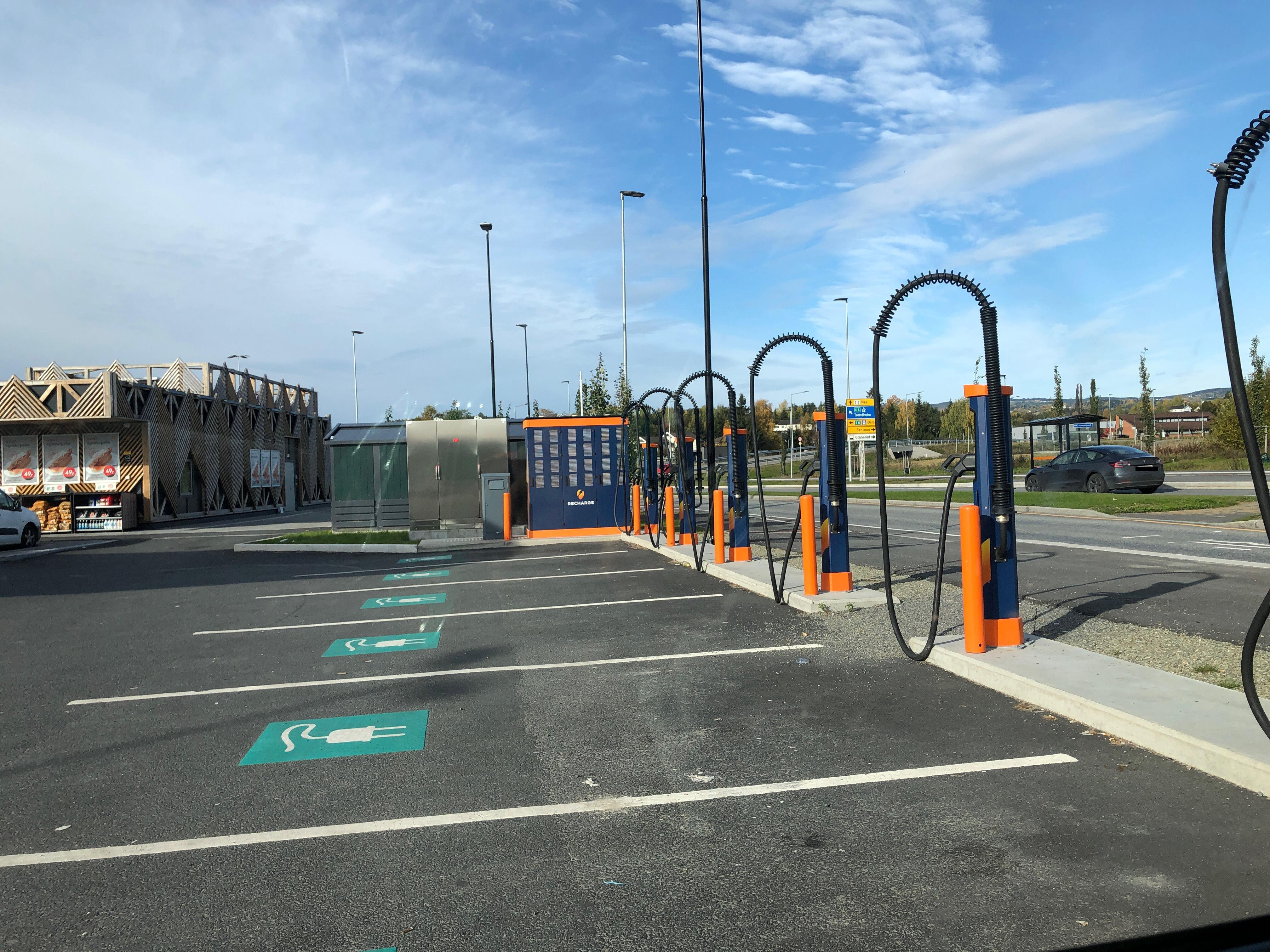 Shell Brumunddal | Strandvegen 1, 2383 Brumunddal, Norge | EV Station