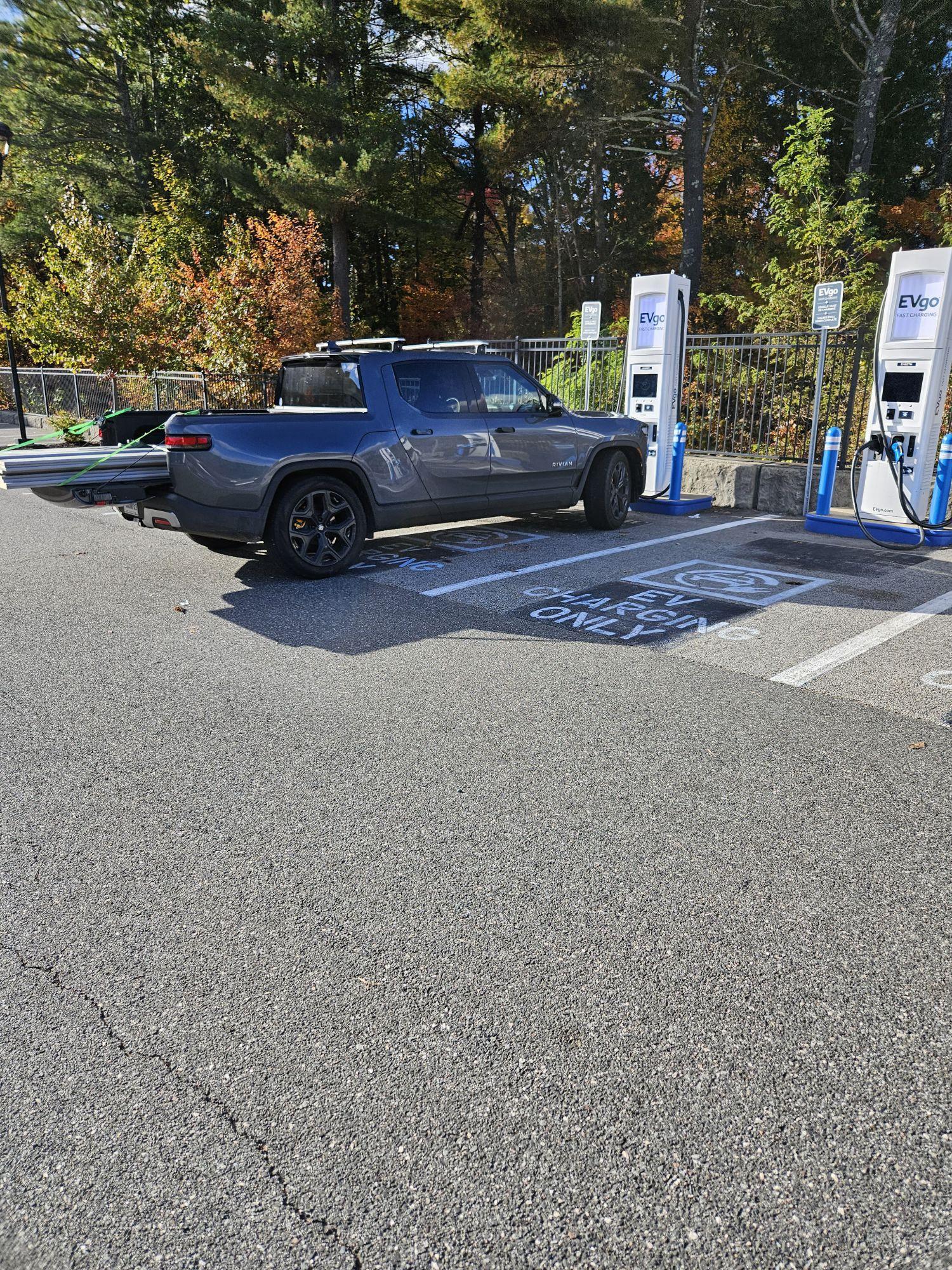 Holiday Inn Express Sturbridge | Sturbridge, MA | EV Station