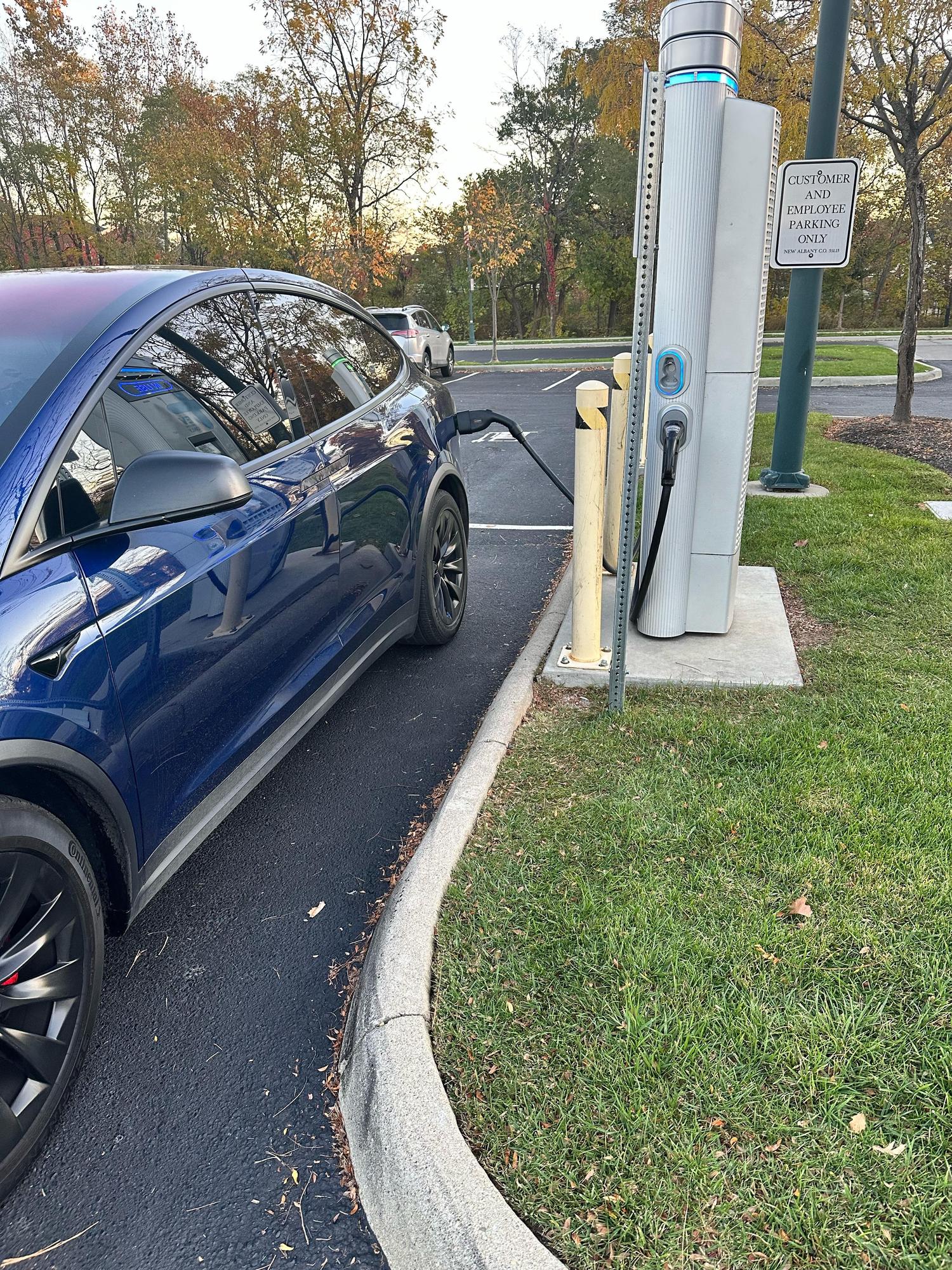 Philip Heit Center for Healthy New Albany | New Albany, OH | EV Station