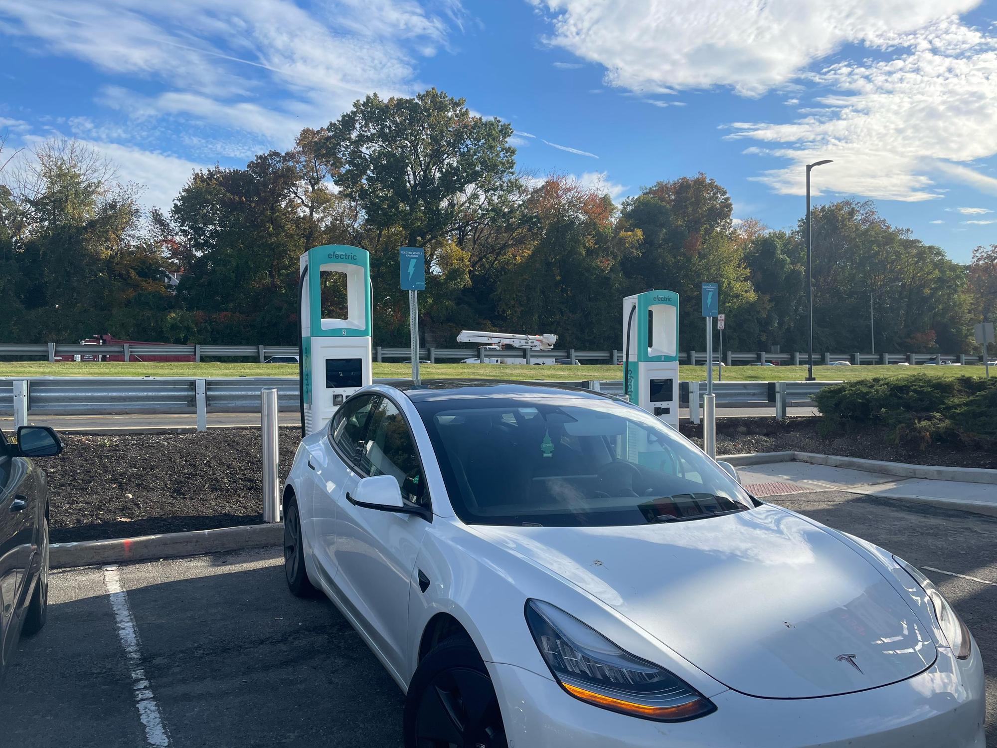 Applegreen Electric I-95 Darien SB Service Plaza | Darien, CT | EV Station