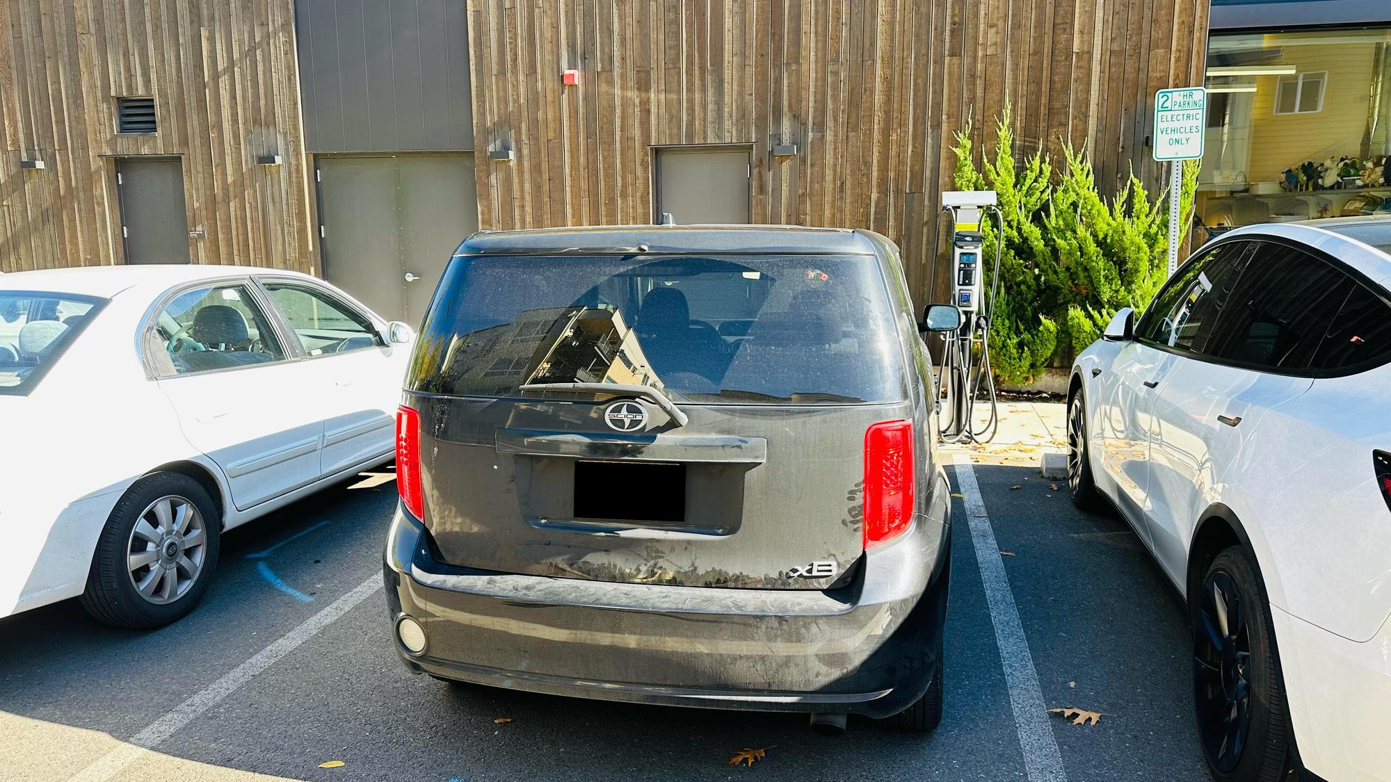 Ledding Library | Milwaukie, OR | EV Station