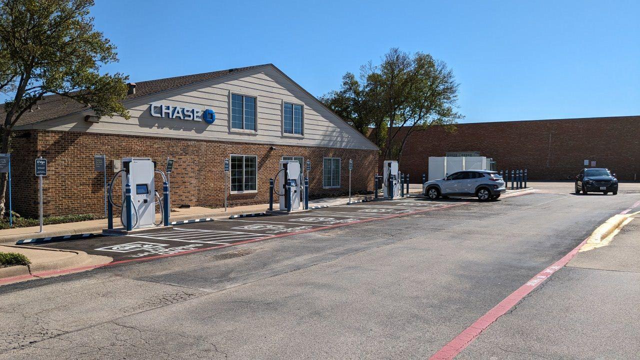 Chase Bank | Plano, TX | EV Station