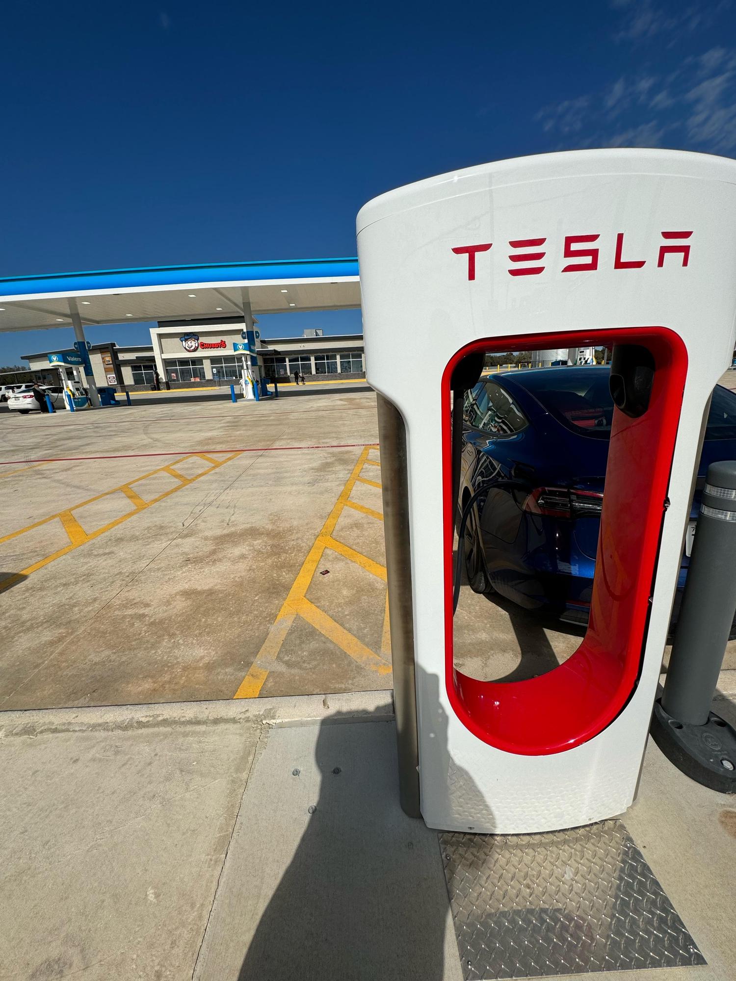 Chubby's Travel Center - Valero Gas Station | Natalia, TX | EV Station