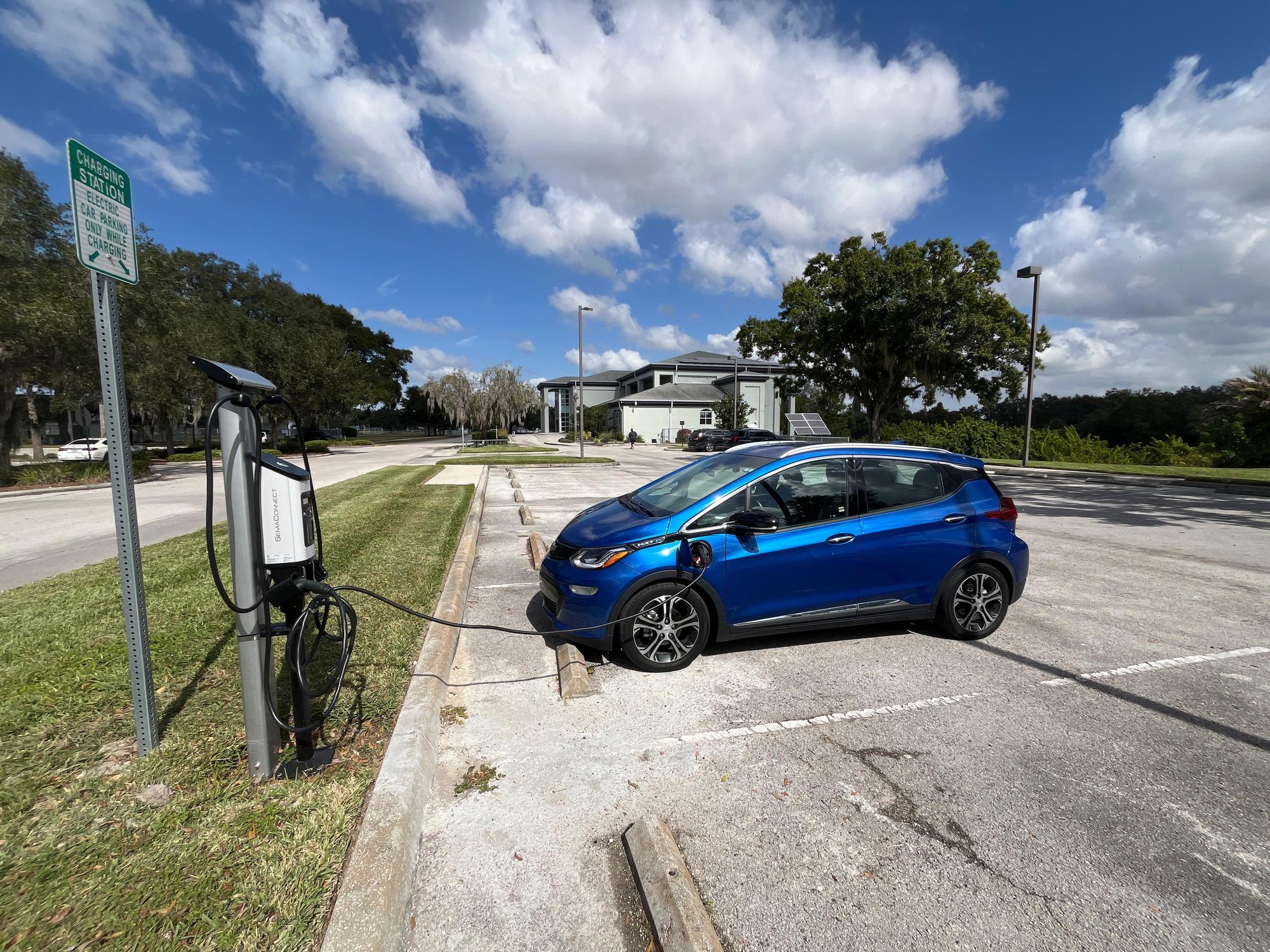 Bartow Public Library | Bartow, FL | EV Station