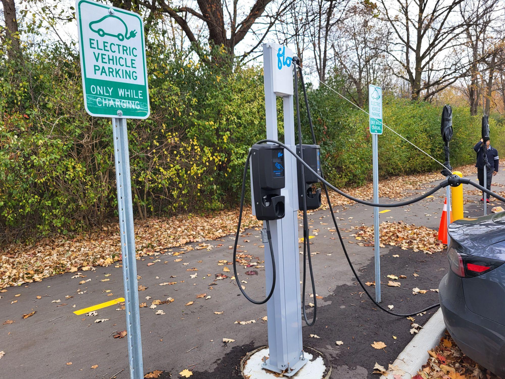 Bathurst Clark Resource Library | Vaughan, ON | EV Station