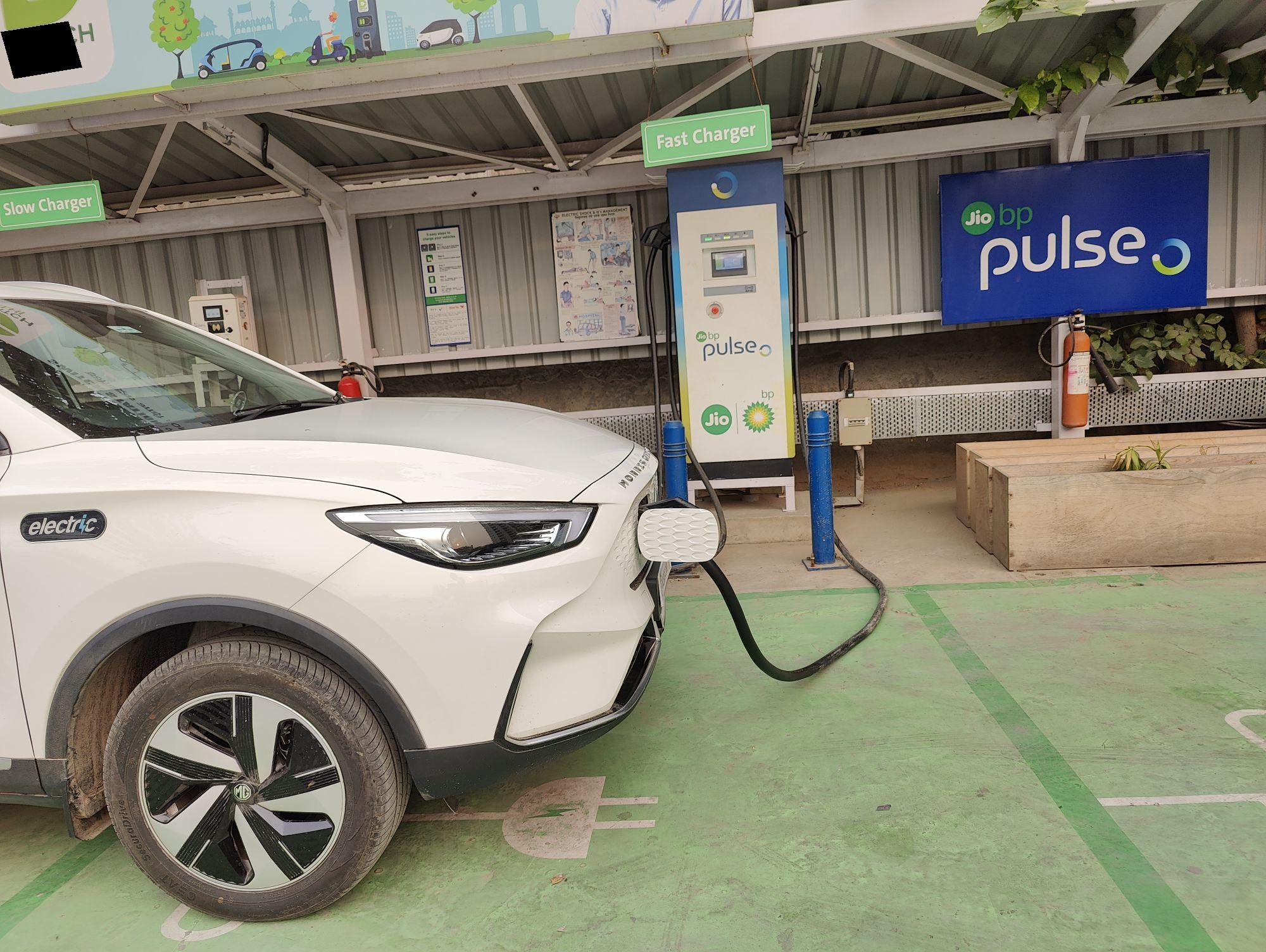 DMRC Rithala Jio-bp Pulse | Delhi, DL | EV Station