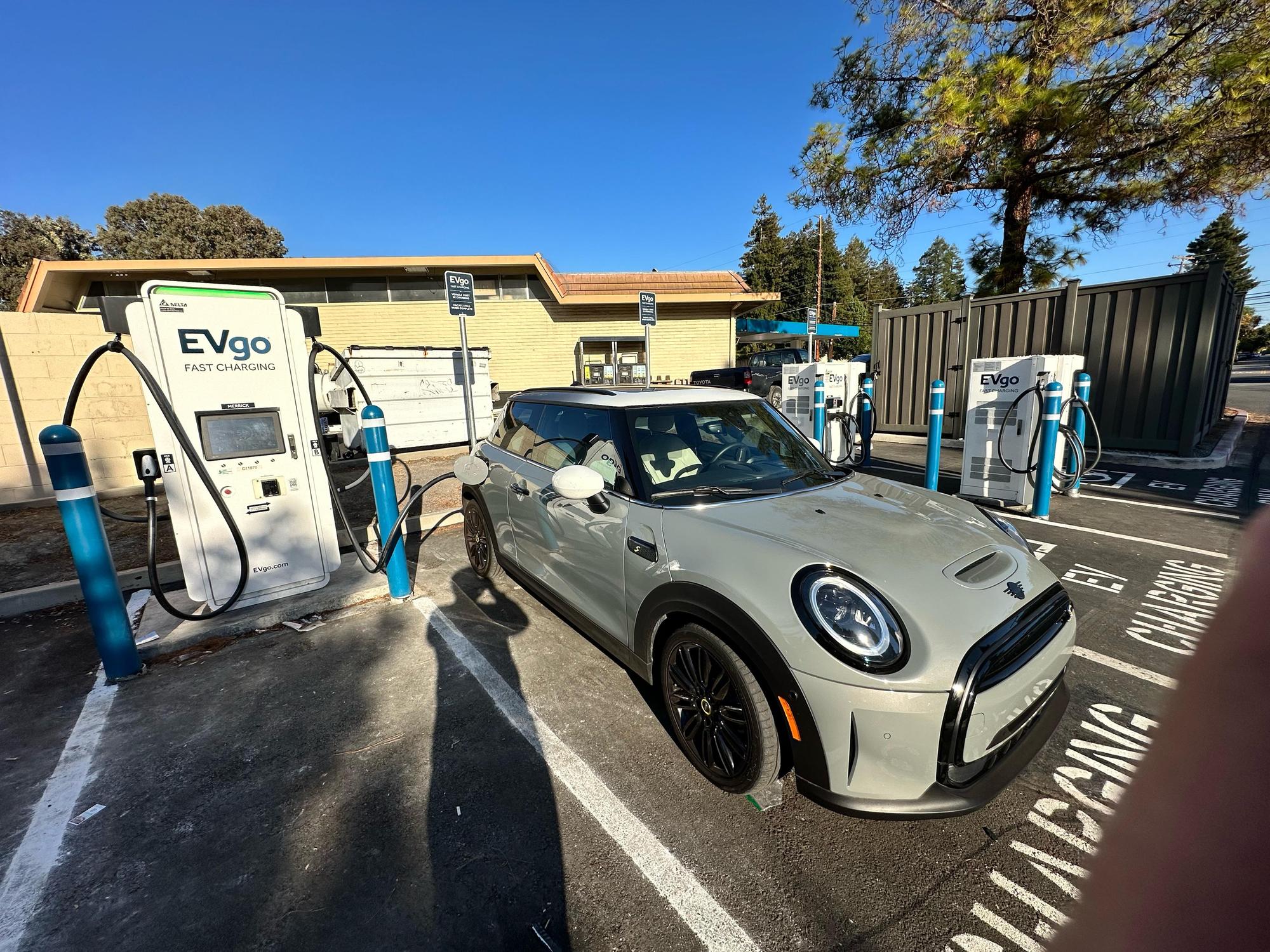 Monta Loma Plaza | Mountain View, CA | EV Station