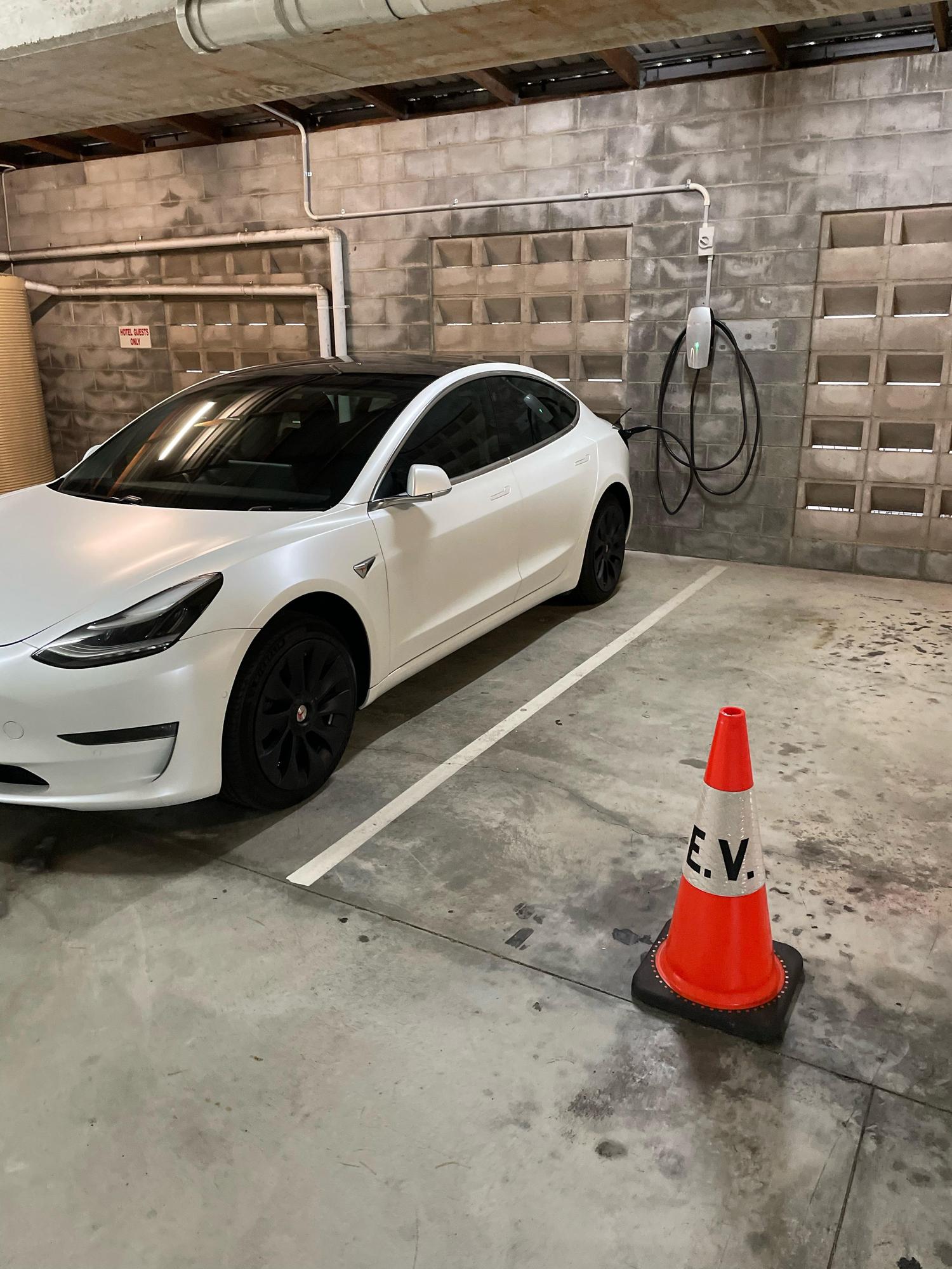 IL MONDO HOTEL | Kangaroo Point, QLD | EV Station