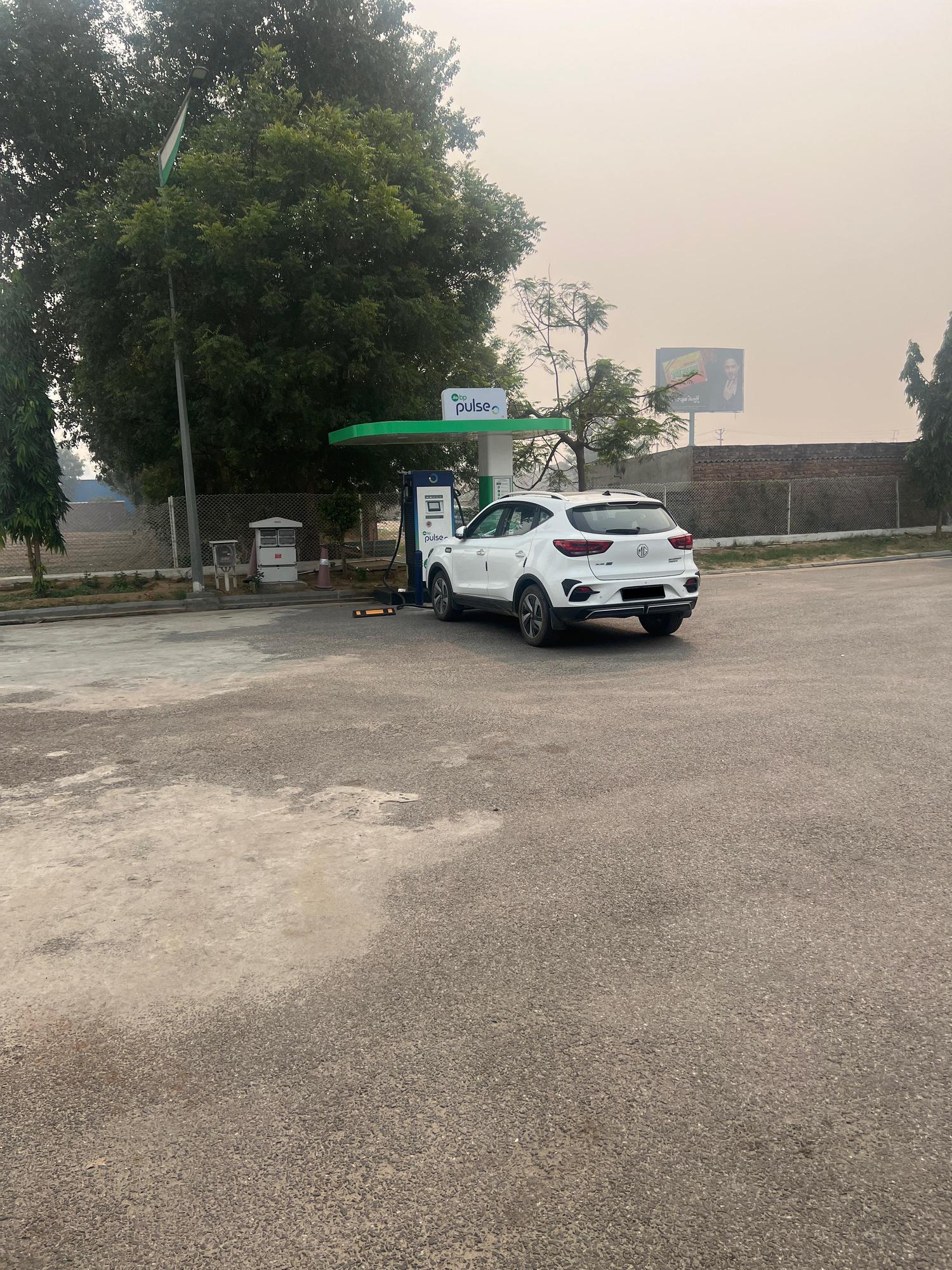 JioBP Pulse 60kwh Fast Charger | Balrai Bangar, UP | EV Station
