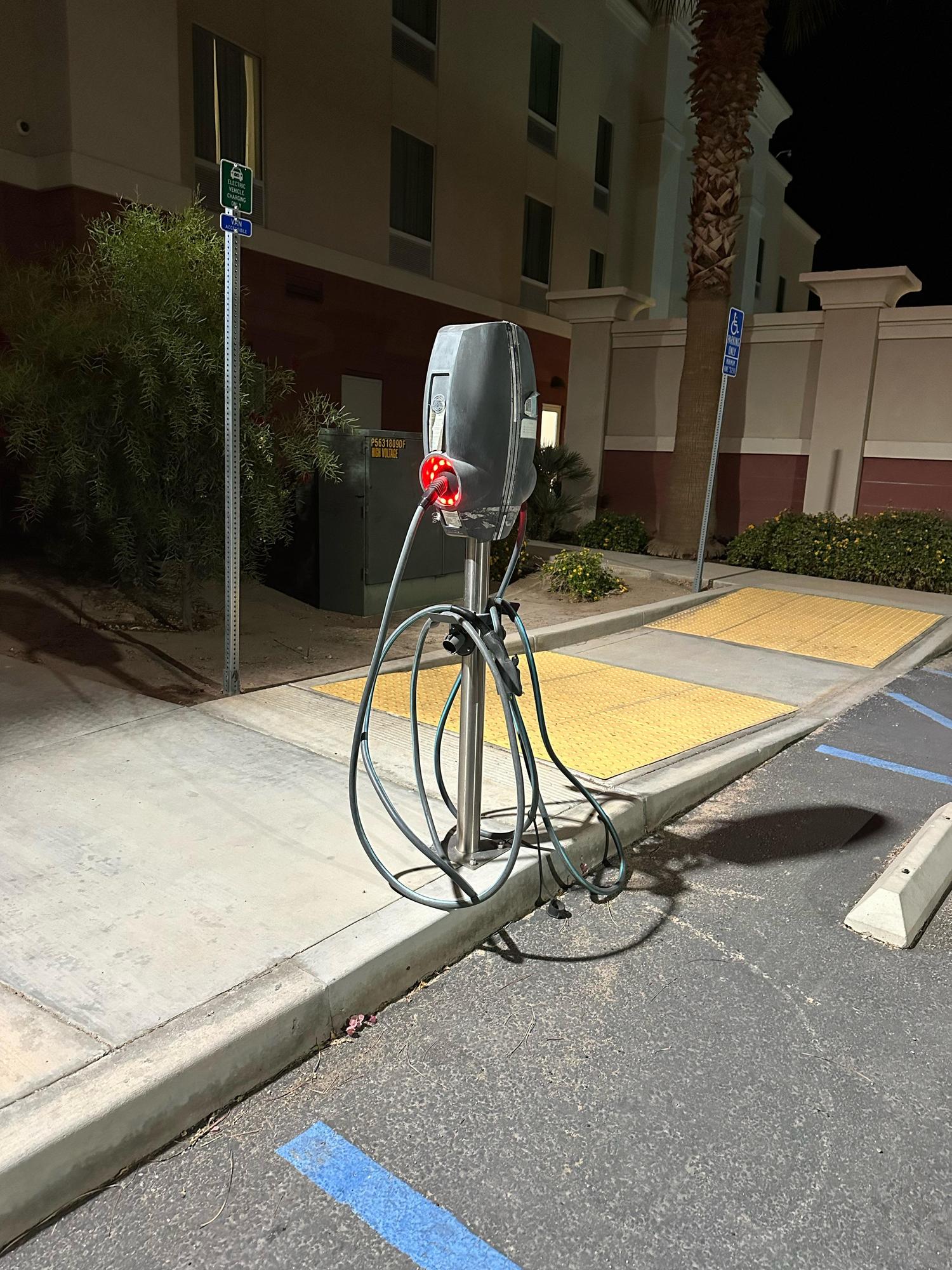 Hampton Inn & Suites Blythe | Blythe, CA | EV Station