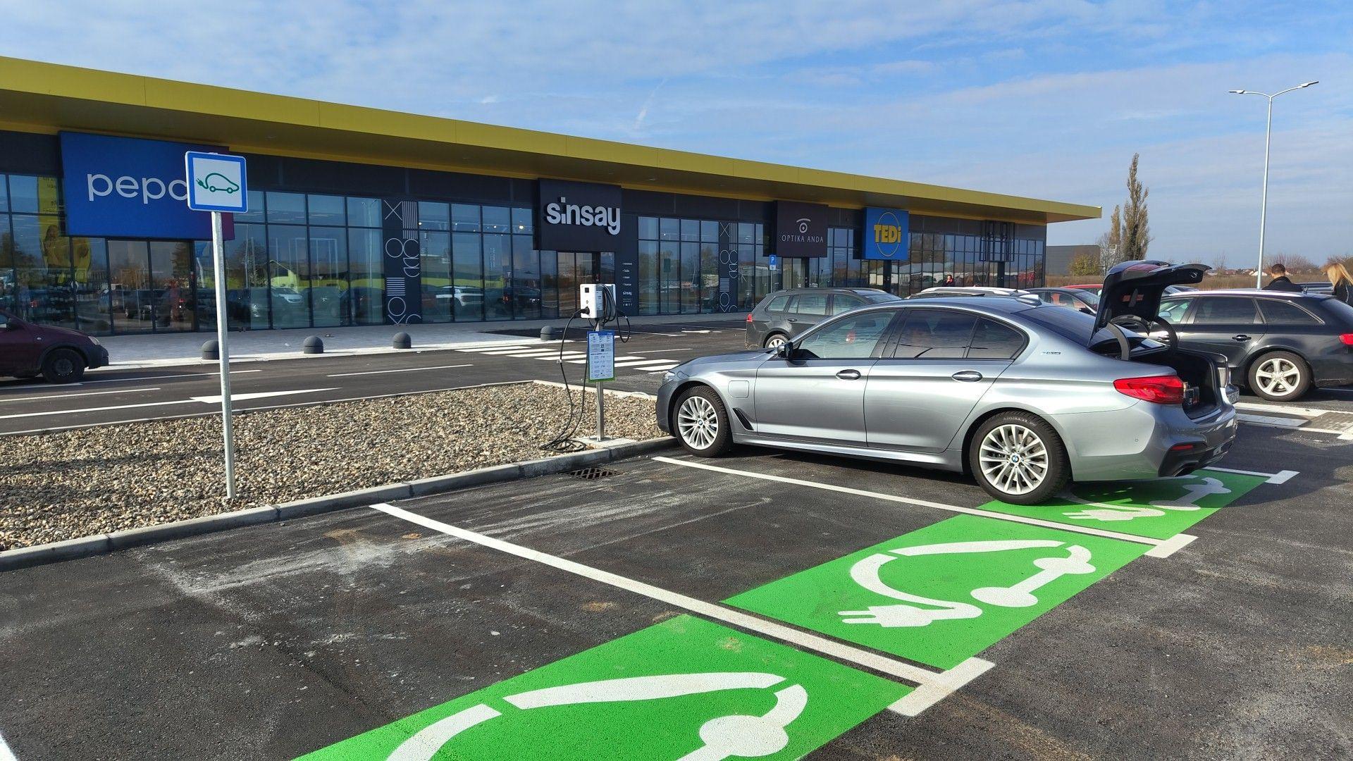 Qelo @ StopShop Đakovo | Đakovo, Osječko-baranjska županija | EV Station