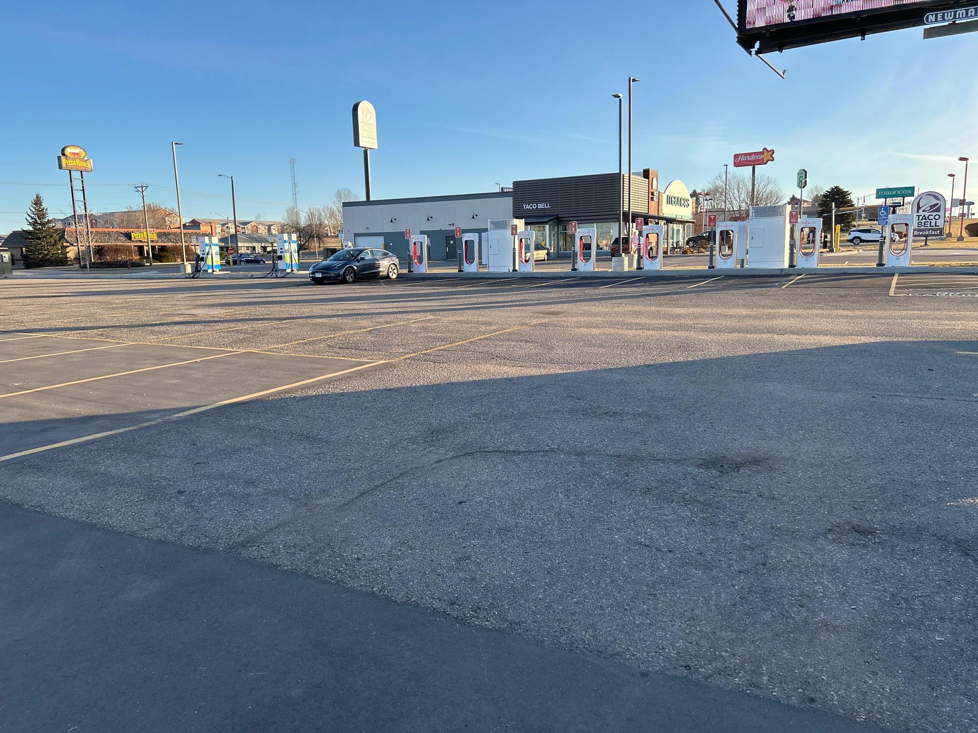 Perkins Restaurant & Bakery (1) | Fergus Falls, MN | EV Station