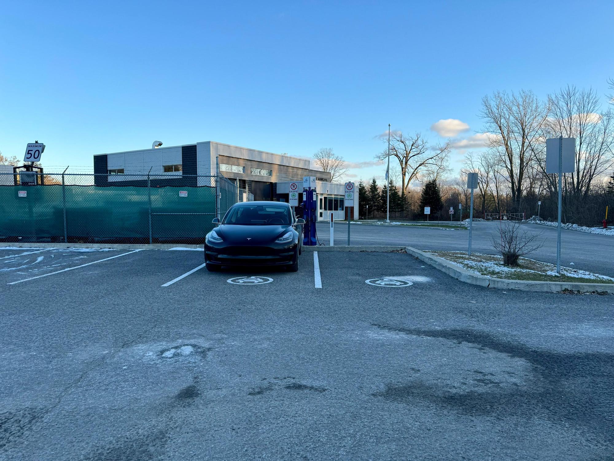 Ville De Lorraine - Garage Municipal | Lorraine, QC | EV Station