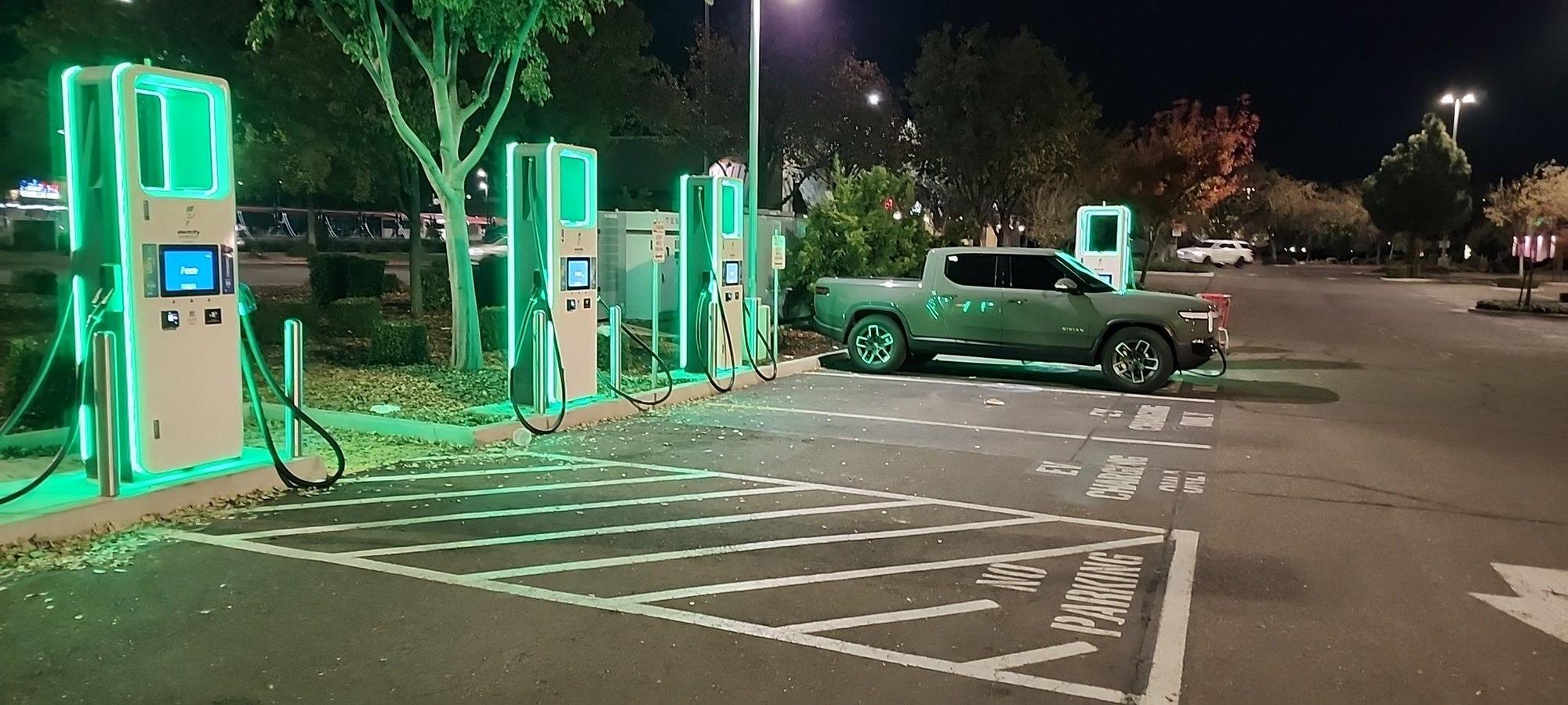 Stonecreek Plaza - Target | Los Banos, CA | EV Station