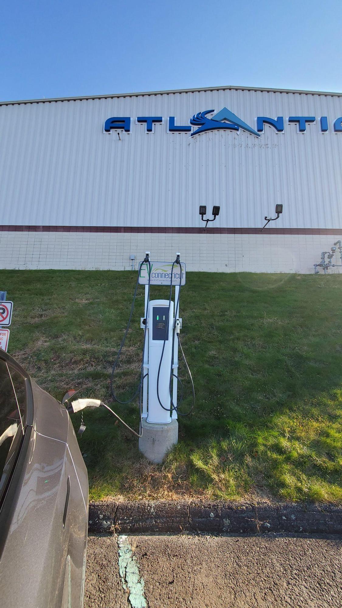 Waterbury Oxford Airport (KOXC) | Oxford, CT | EV Station