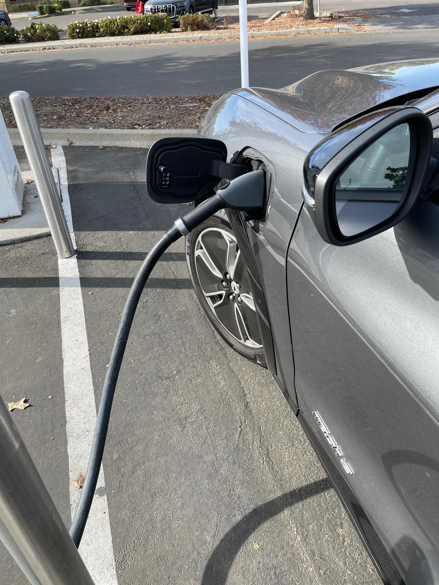Walmart | Tulare, CA | EV Station