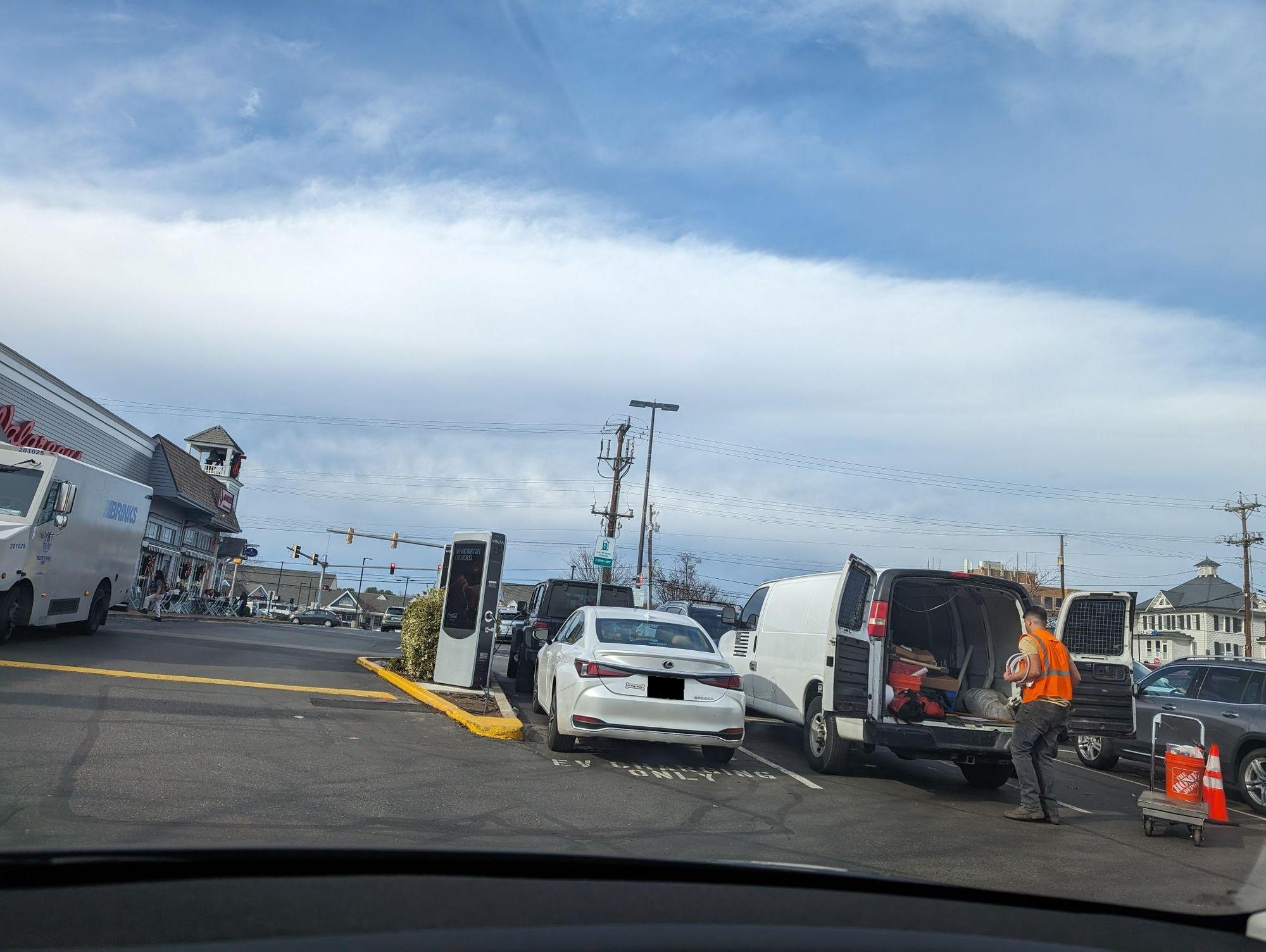 Potomac Village Shopping Center - Safeway | Potomac, MD | EV Station