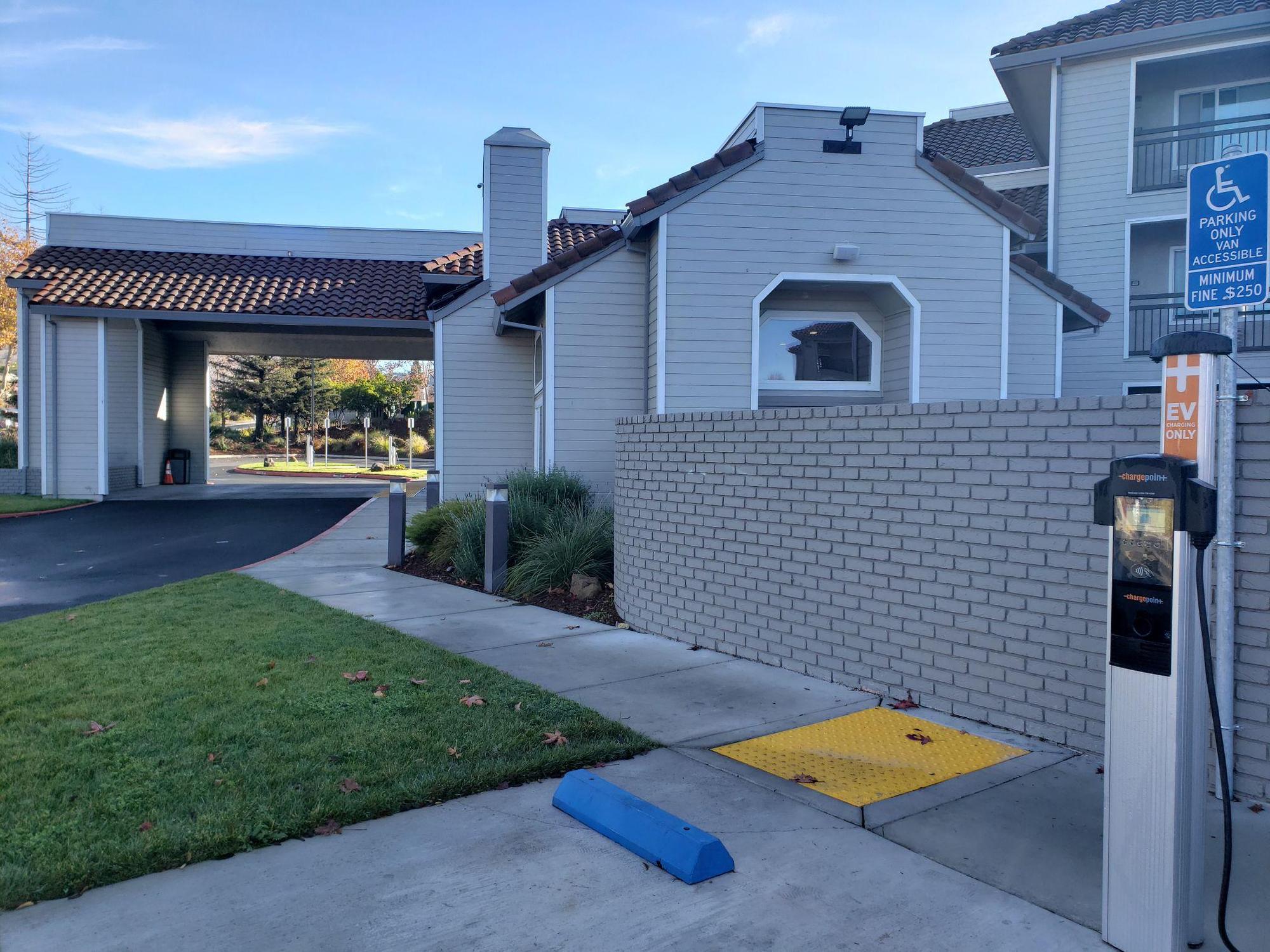 Country Inn & Suites by Radisson Vallejo Napa Valley | Vallejo, CA | EV ...