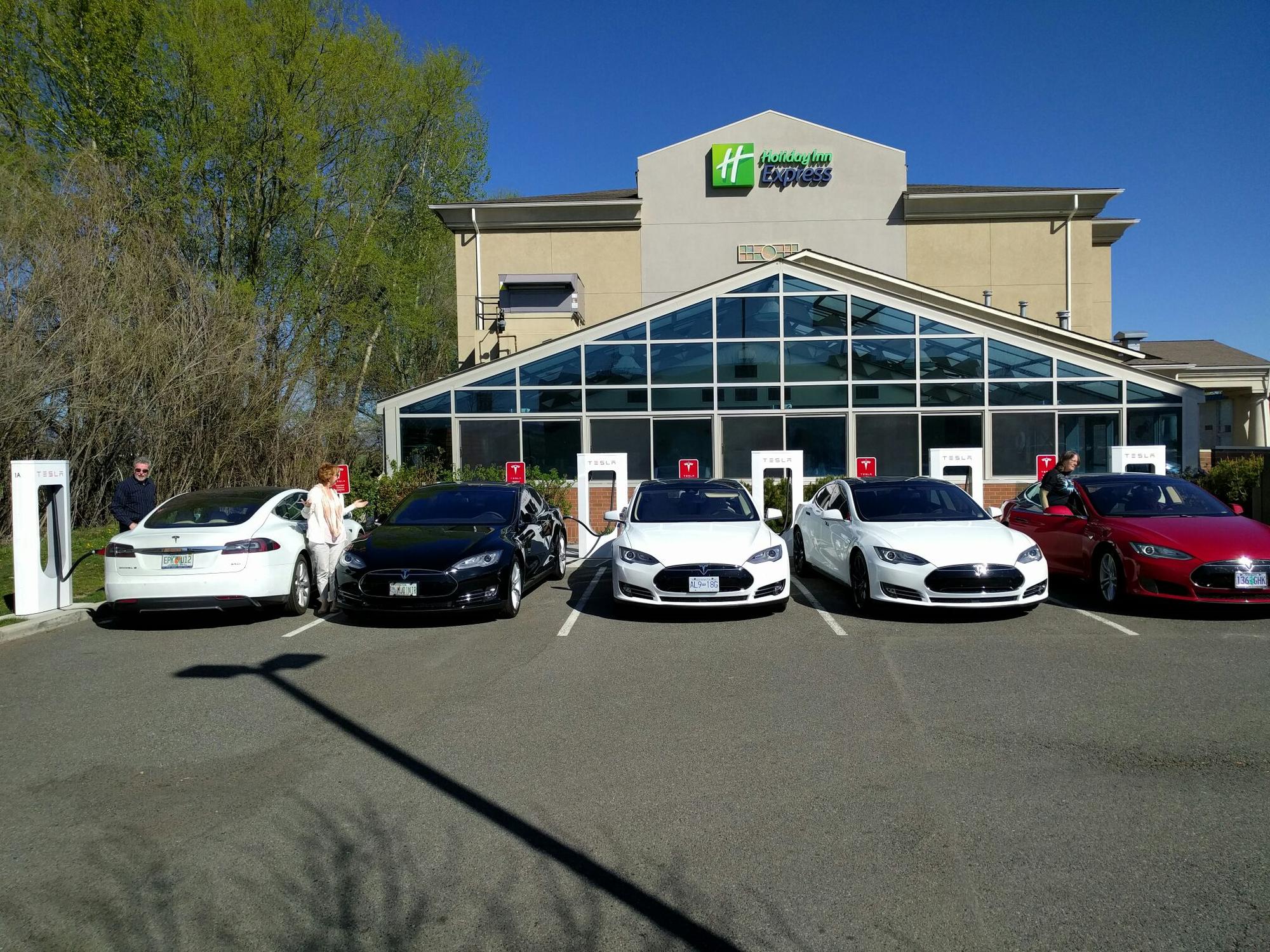 Holiday Inn Express Ellensburg (2) | Ellensburg, WA | EV Station