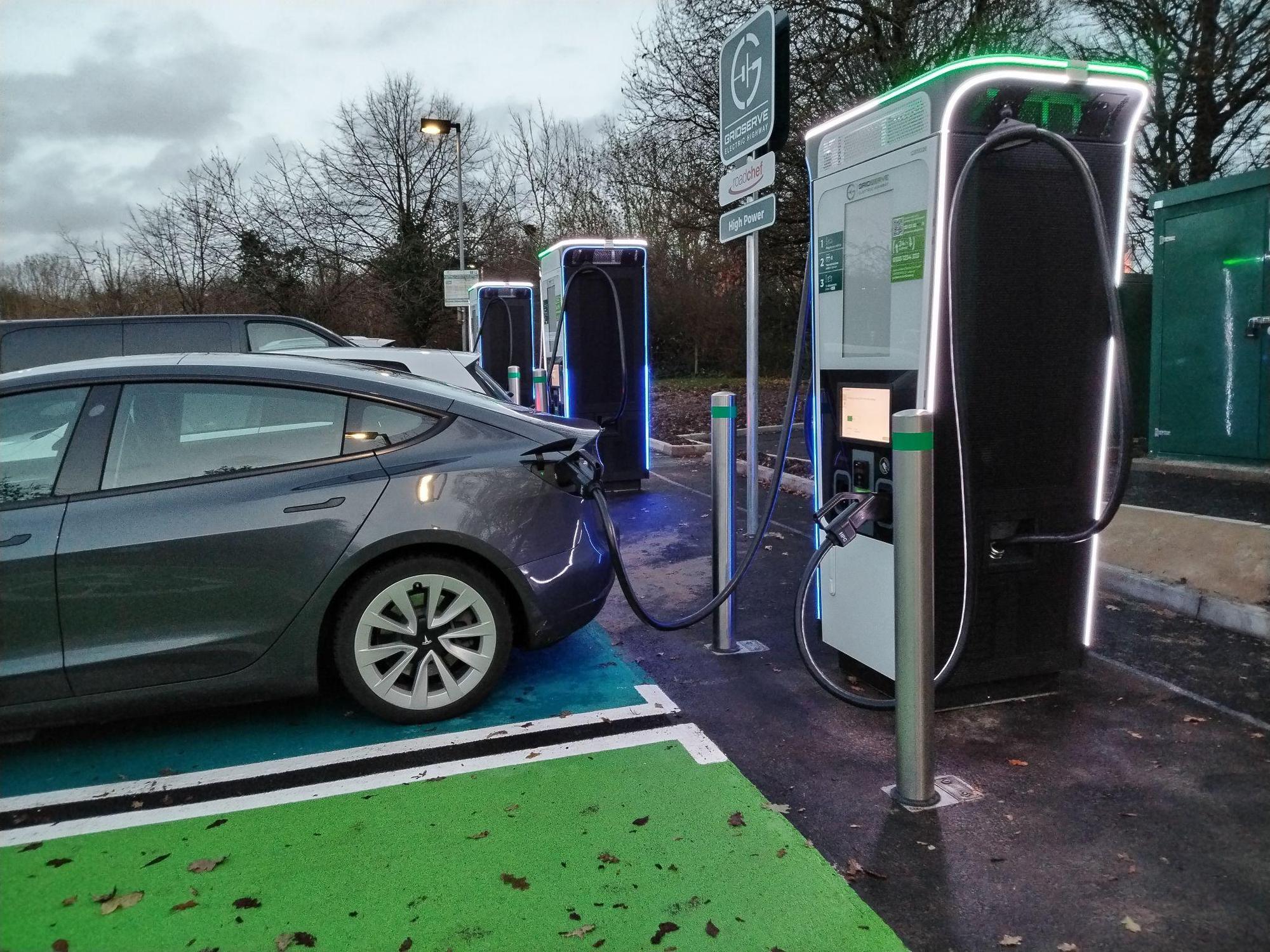 Clacket Lane Eastbound Services M25 | Tatsfield, England | EV Station