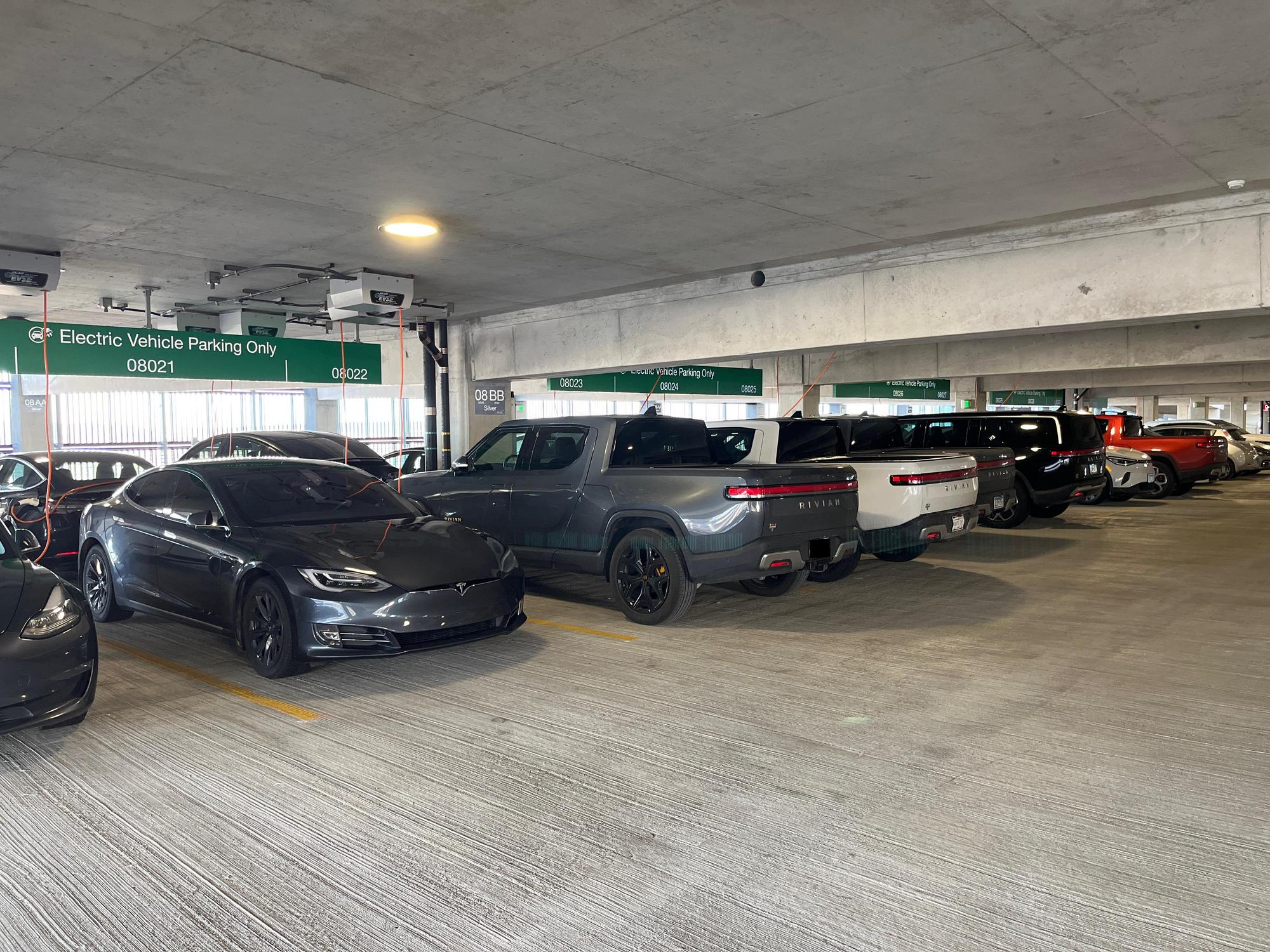 MSP Airport - Terminal 1 Silver Ramp | Minneapolis, MN | EV Station
