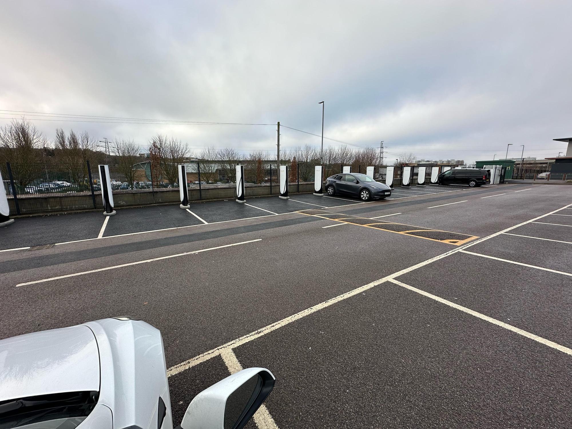 Luton Retail Park | Gipsy Ln, Luton, LU1 3JH, UK | EV Station