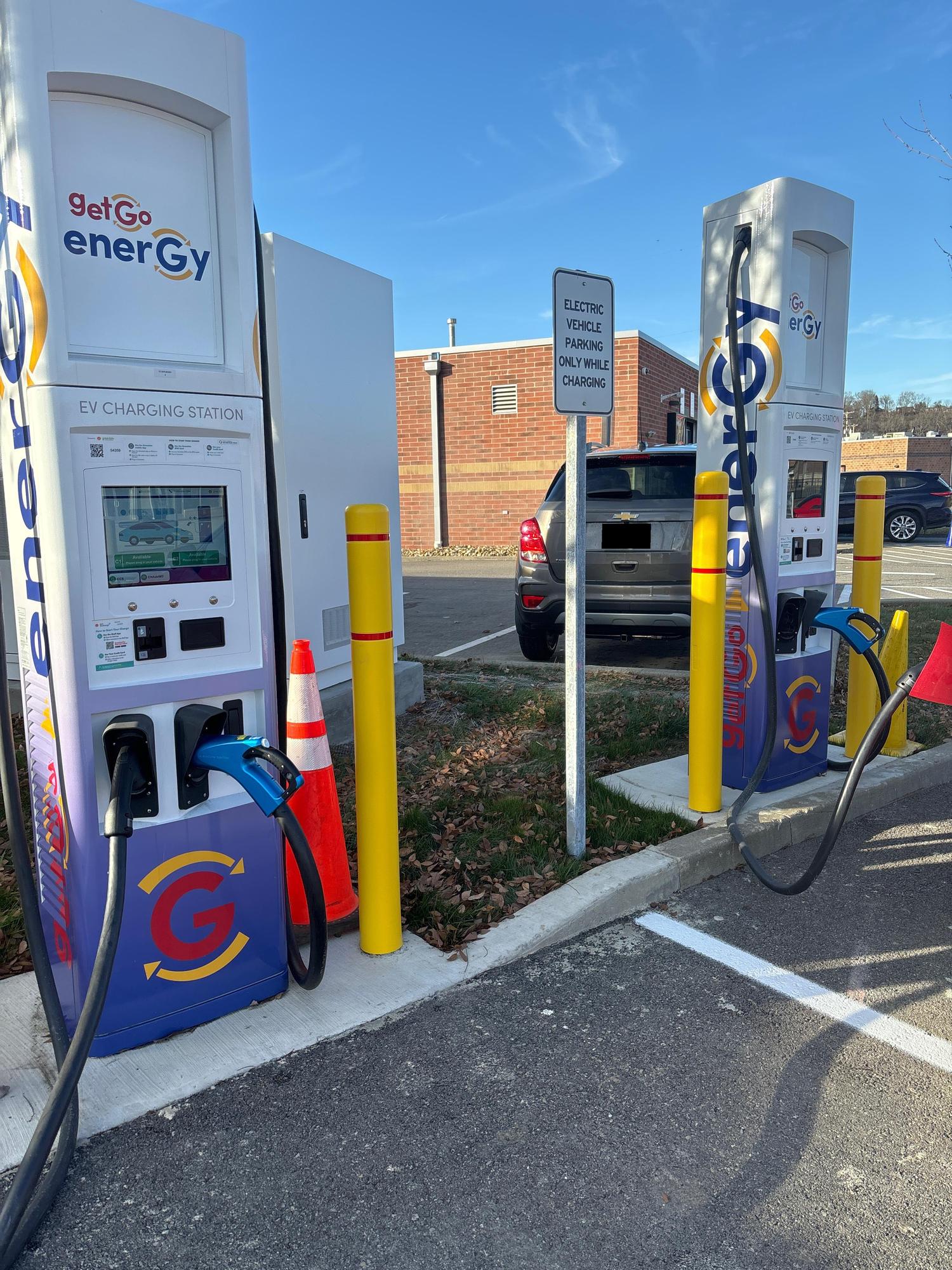 GetGo Café + Market & WetGo Car Wash | Bridgeville, PA | EV Station