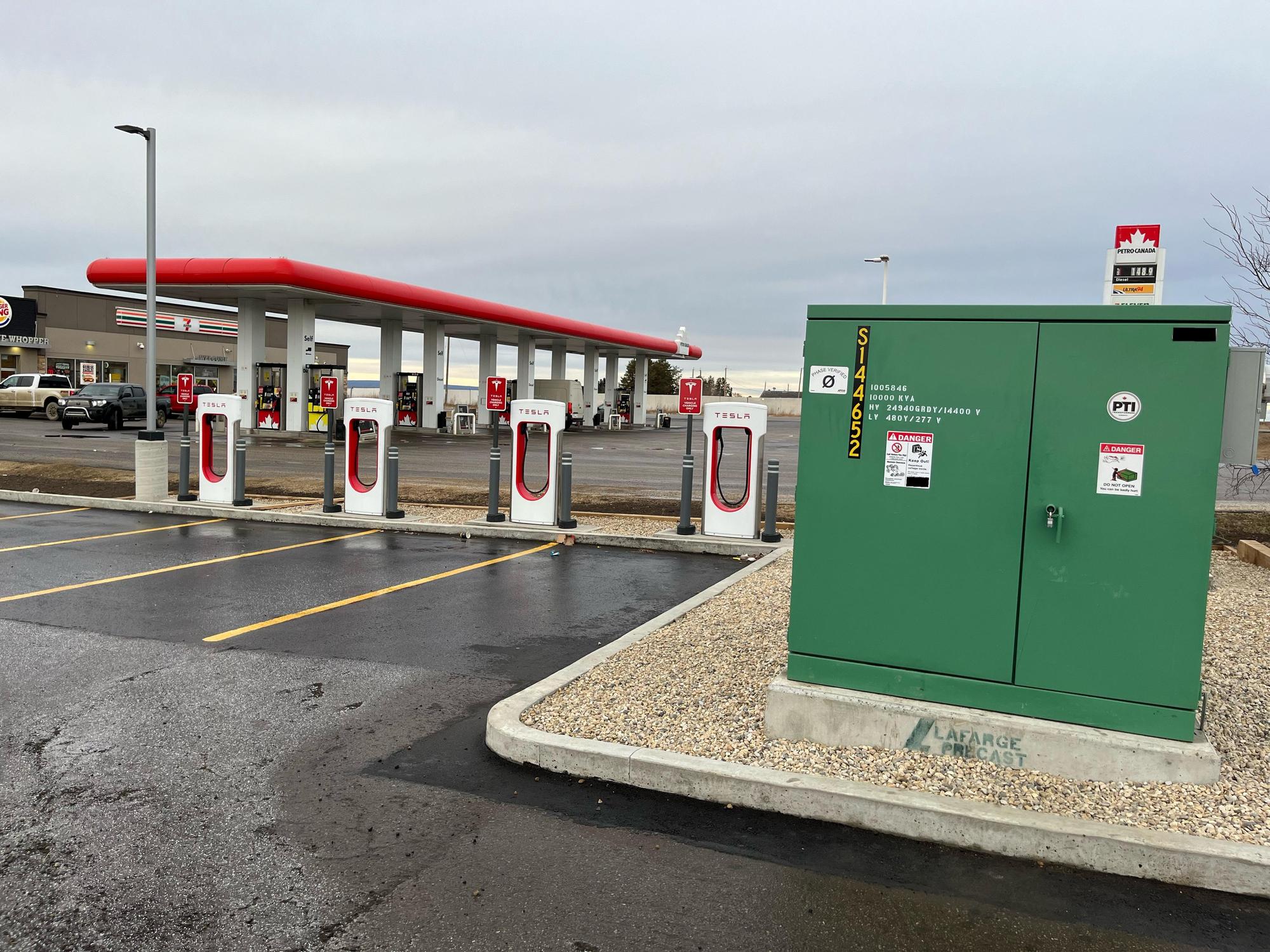 Paradise Inn & Suites | Valleyview, AB | EV Station