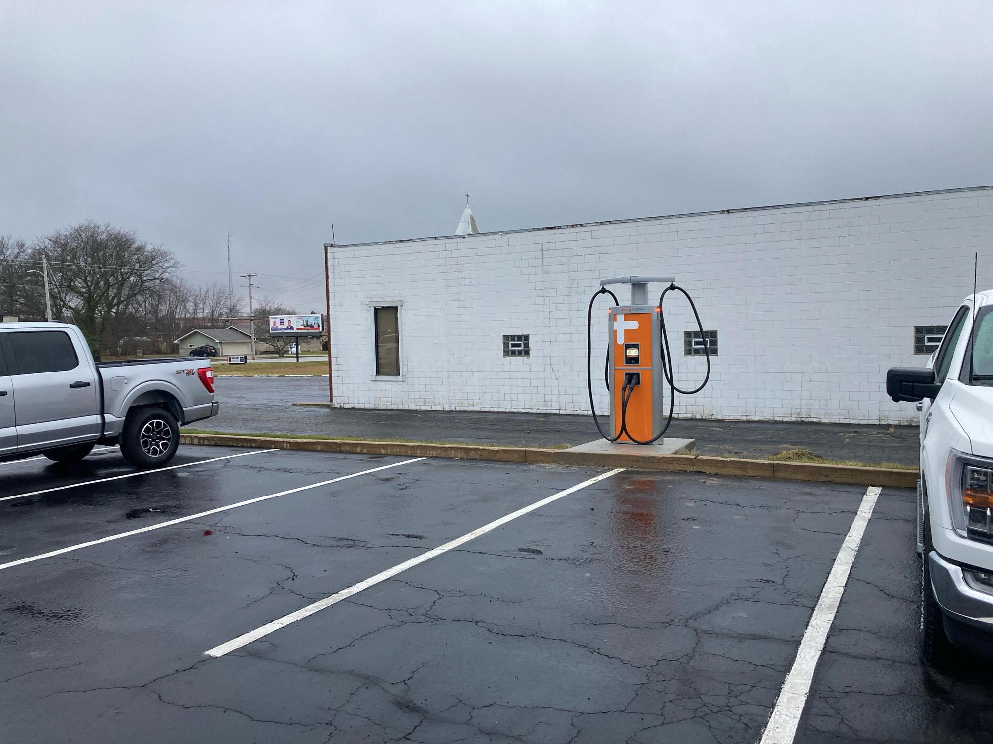 Oliver Ford | Plymouth, IN | EV Station