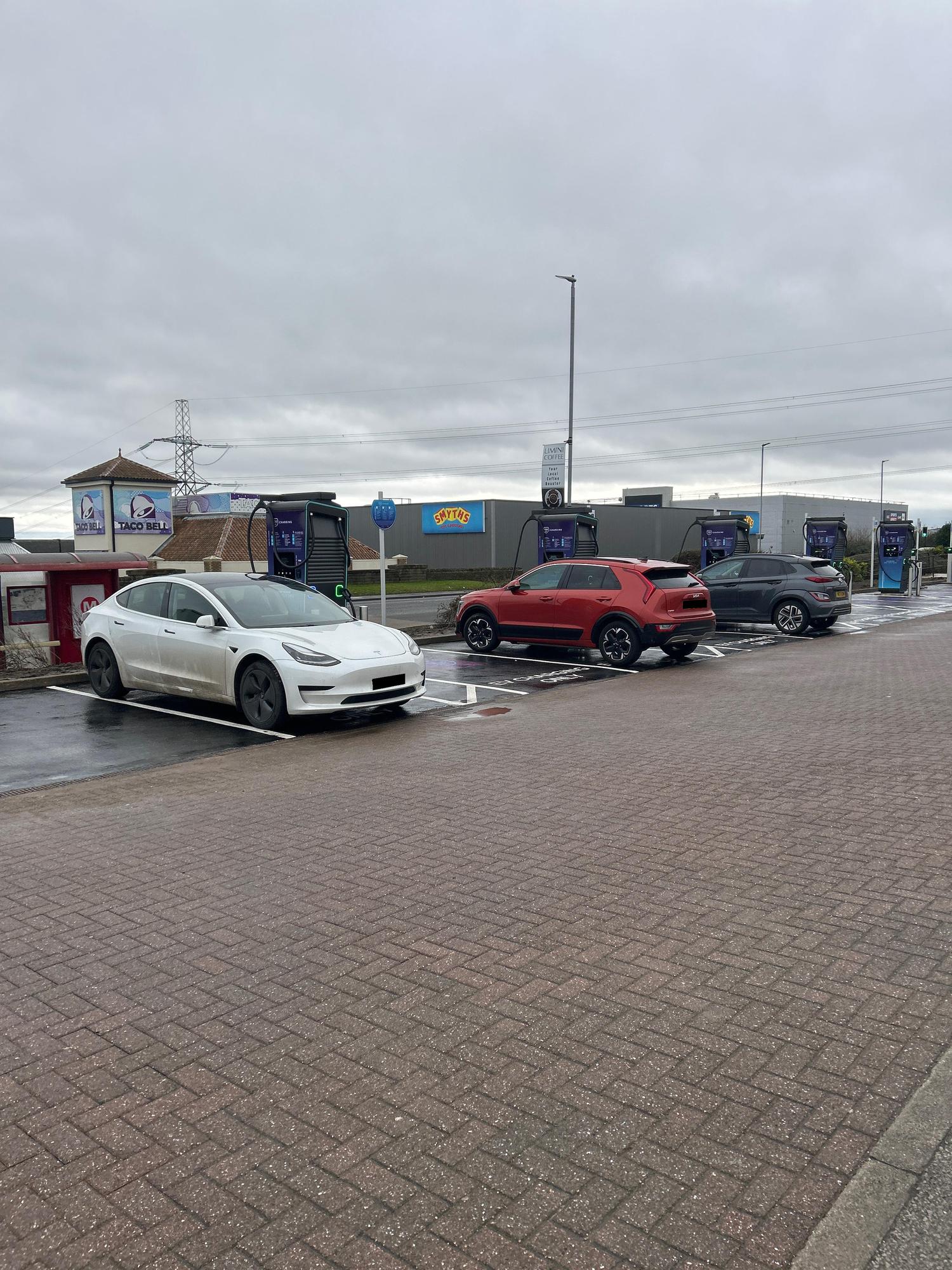 Junction 27 Retail Park | Birstall, England | EV Station