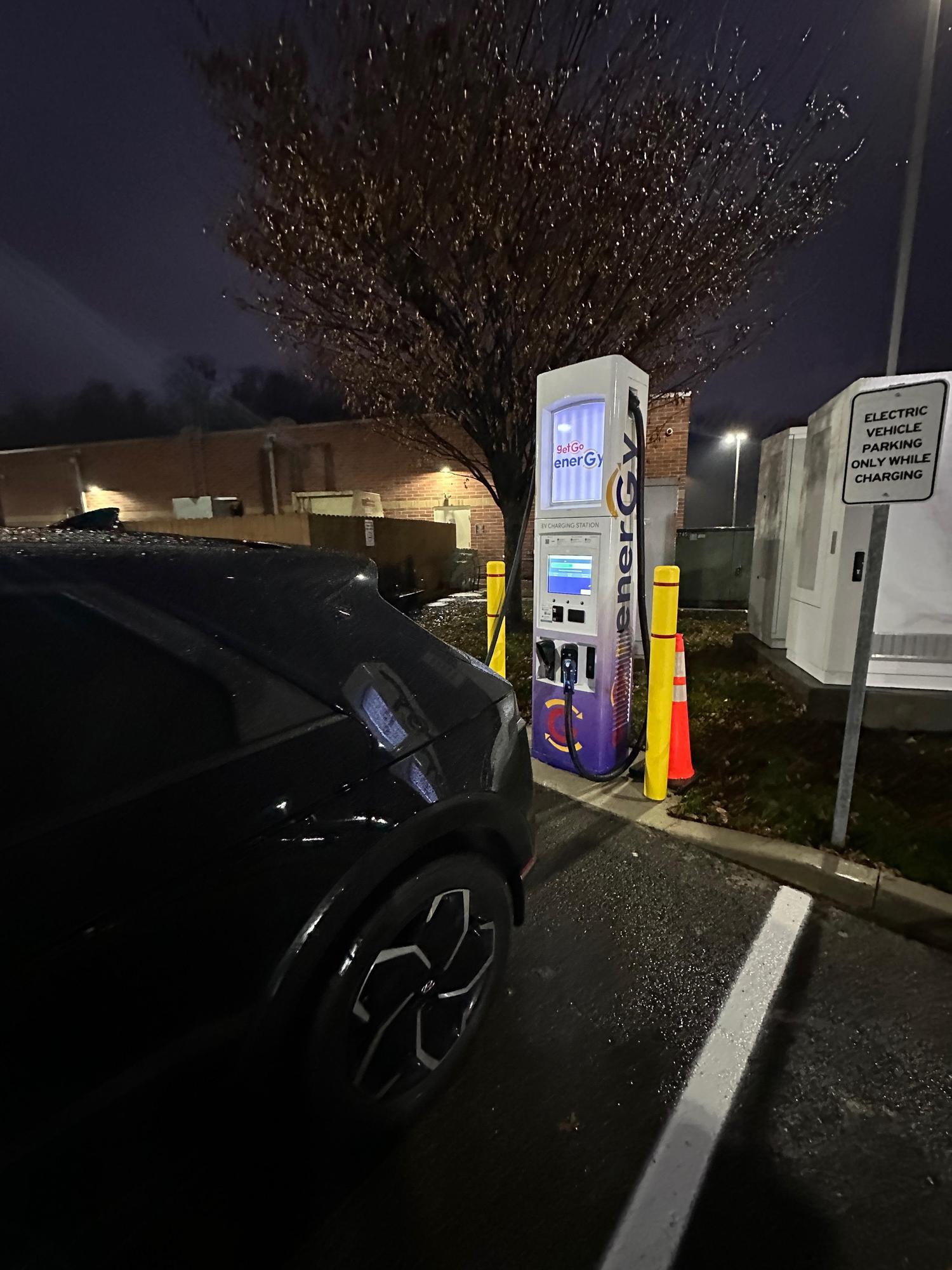 GetGo Café + Market & WetGo Car Wash | Bridgeville, PA | EV Station