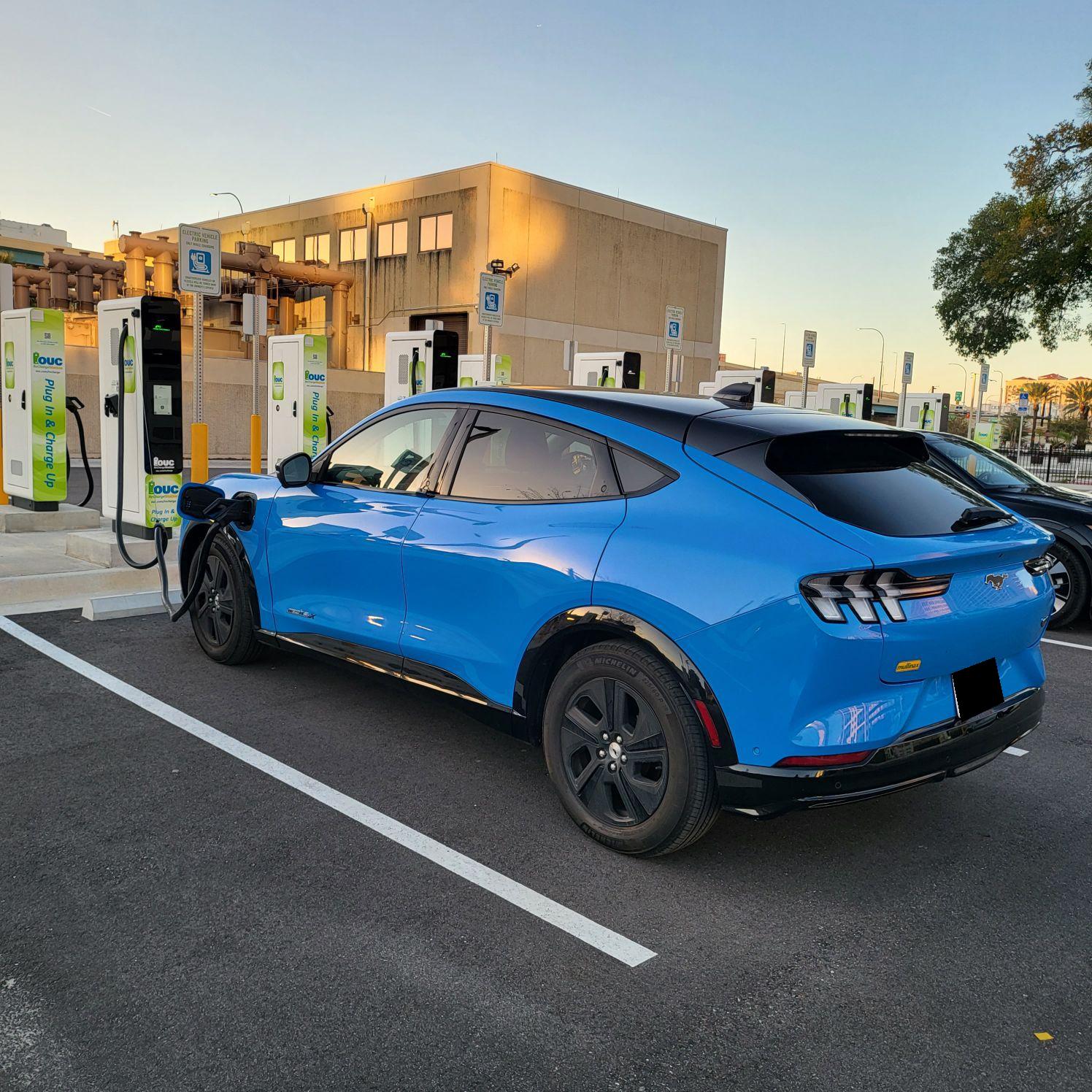 OUC Robinson ReCharge EV Hub | Orlando, FL | EV Station