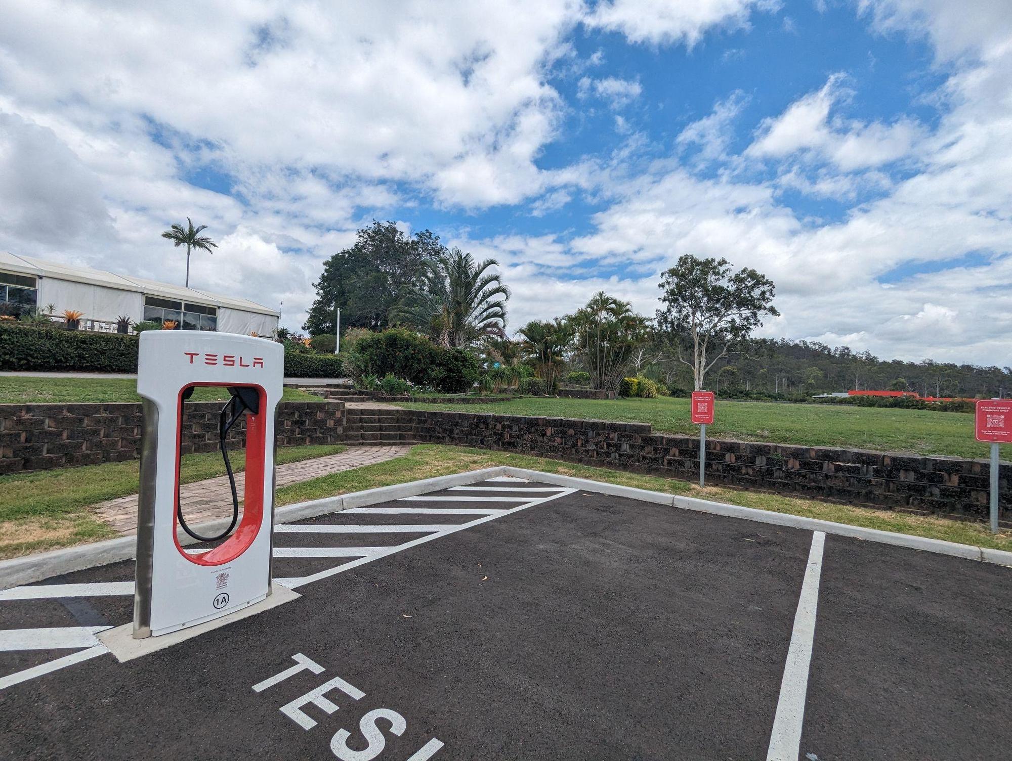 Comfort Hotel Parklands Calliope | Calliope, QLD | EV Station