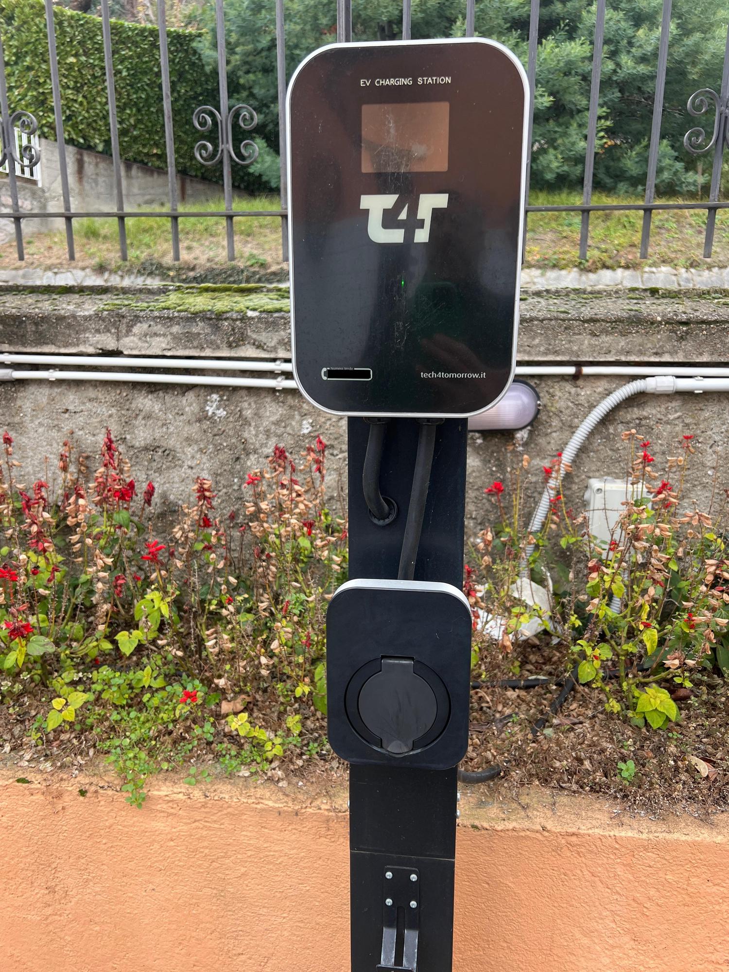 Hotel Lido | Angera, Lombardia | EV Station