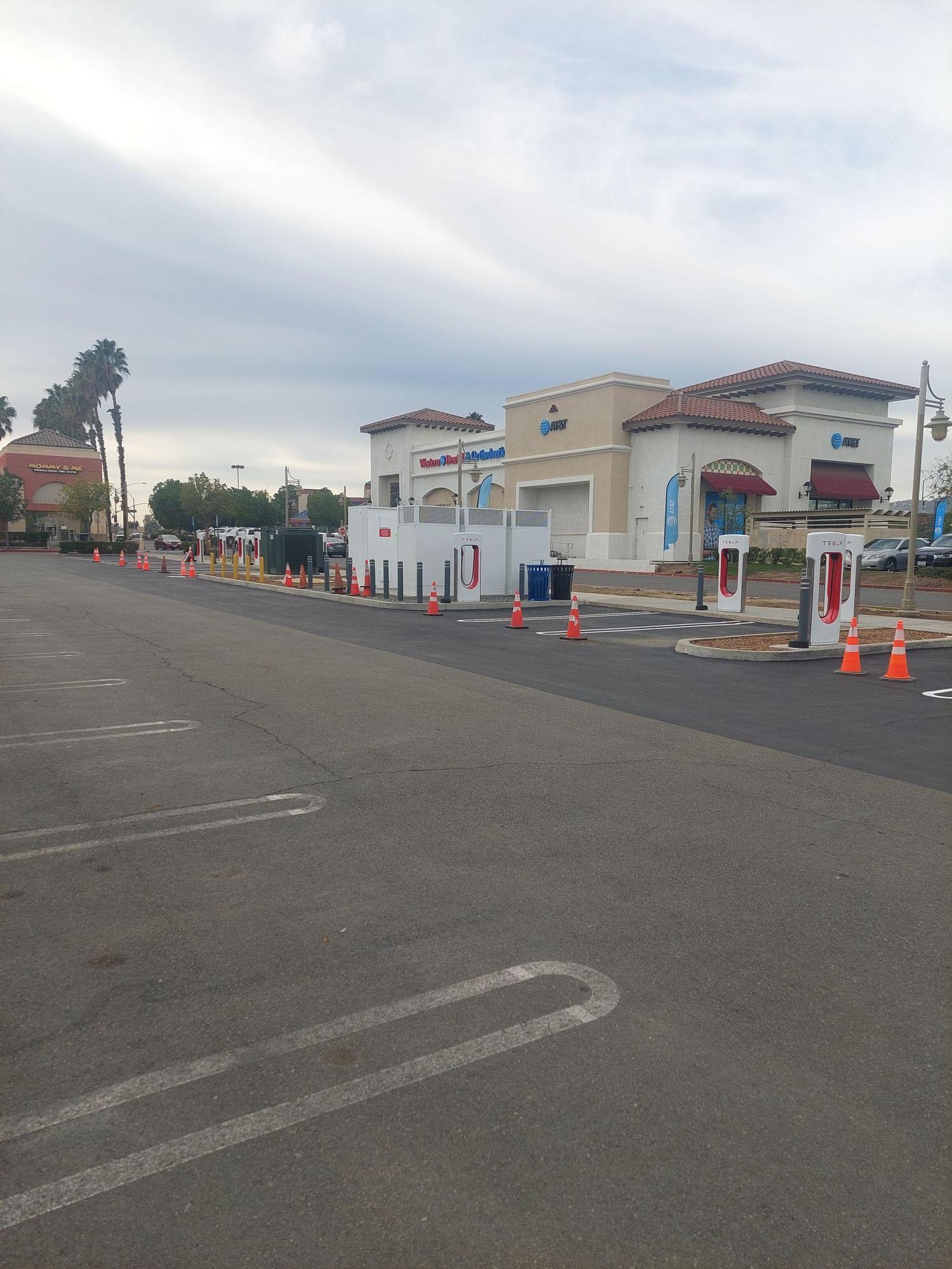 Perris Plaza | Perris, CA | EV Station