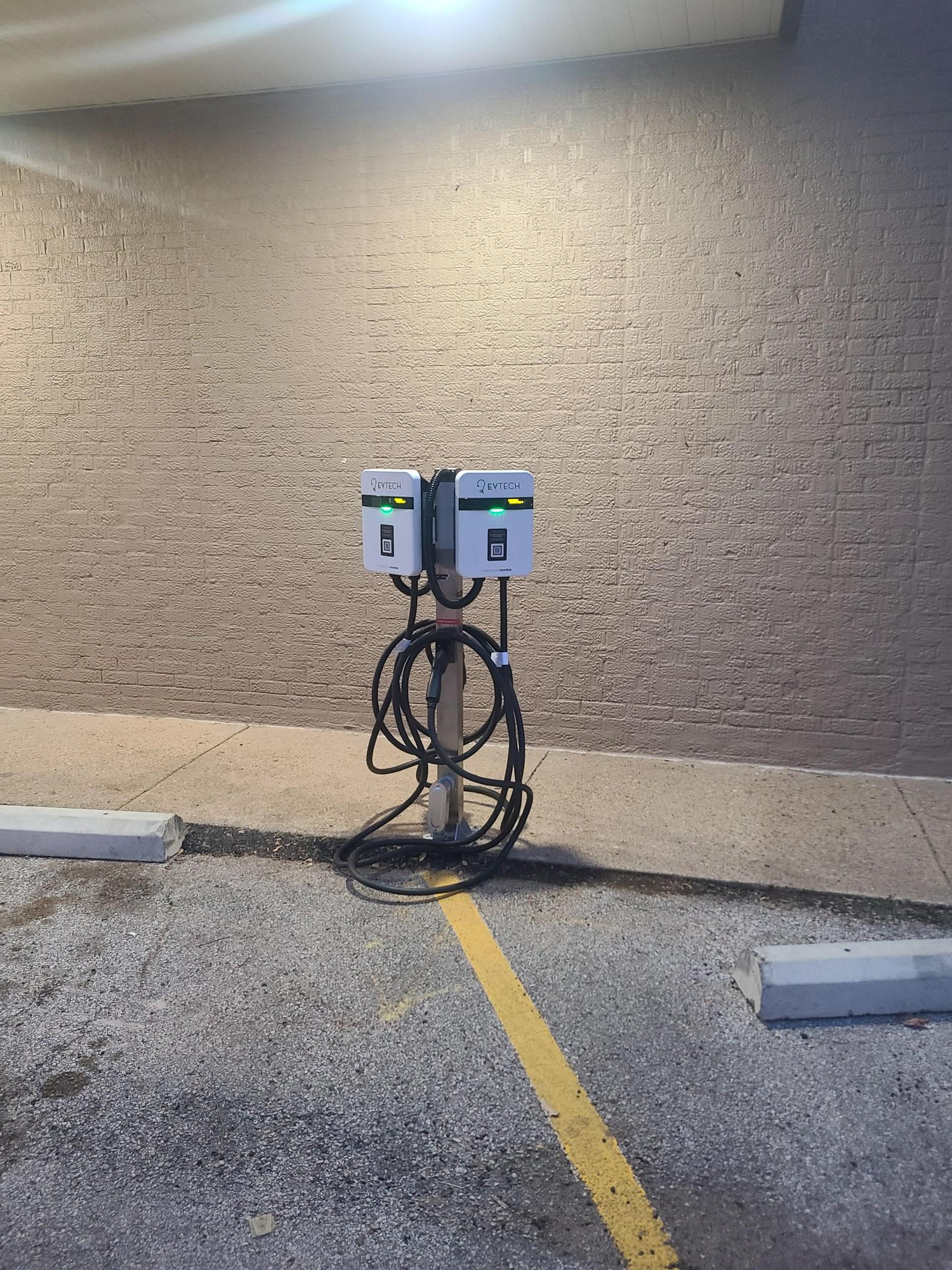 Jacksonville Public Library | Jacksonville, TX | EV Station