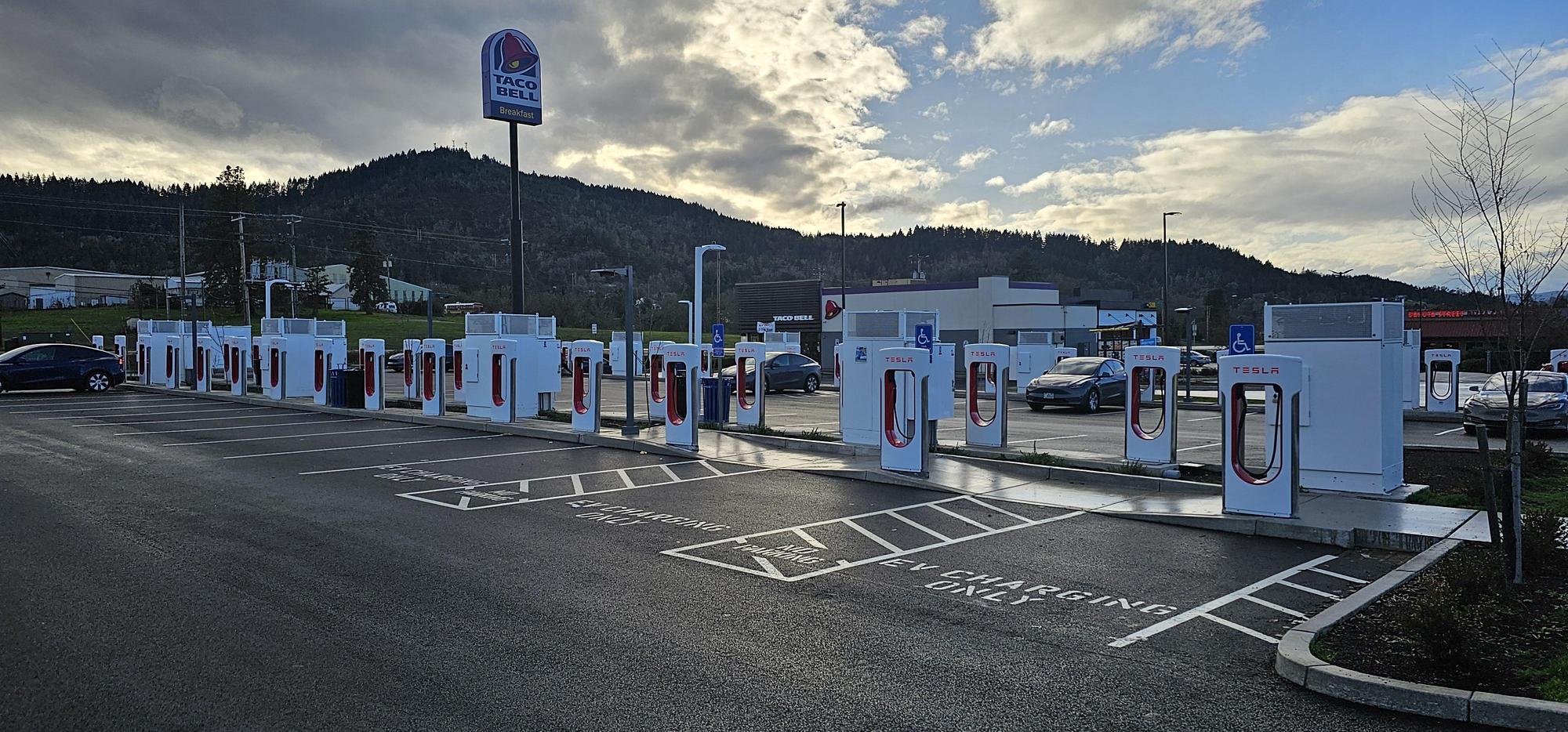 Clover Leaf Loop Parking Lot | Sutherlin, OR | EV Station
