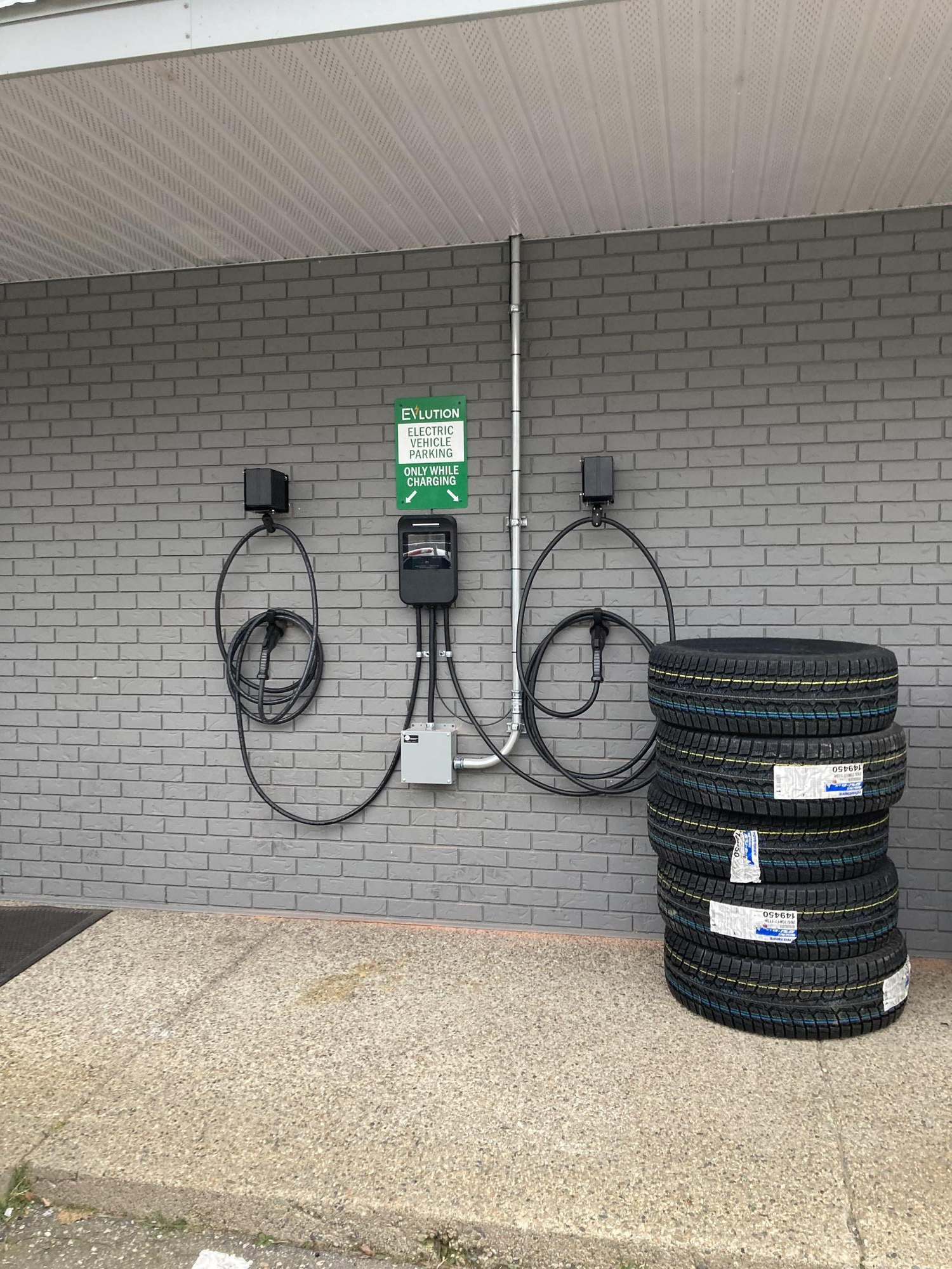 AM Ford - Plus | Trail, BC | EV Station
