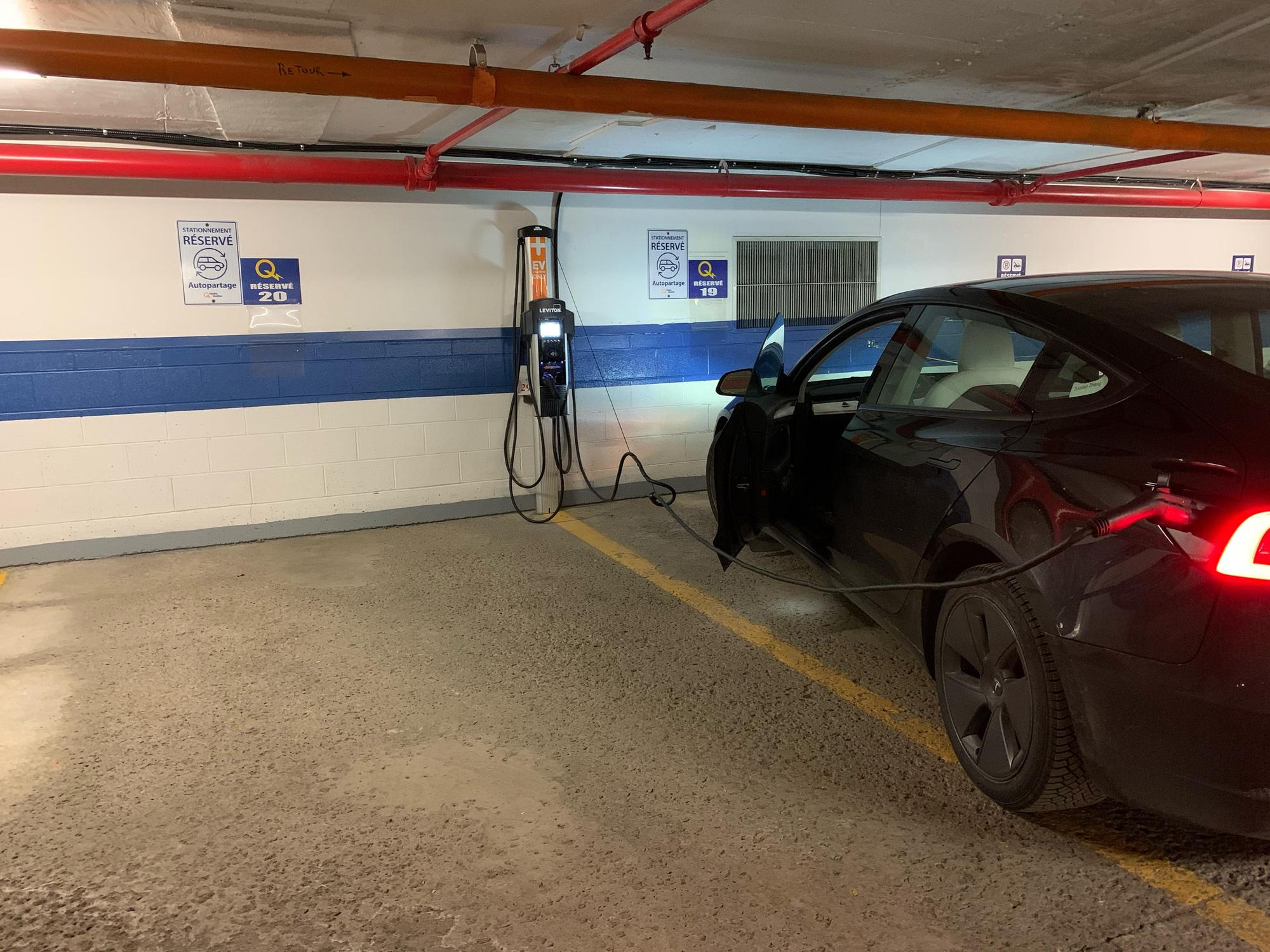 Hydro Québec | Montréal, QC | EV Station
