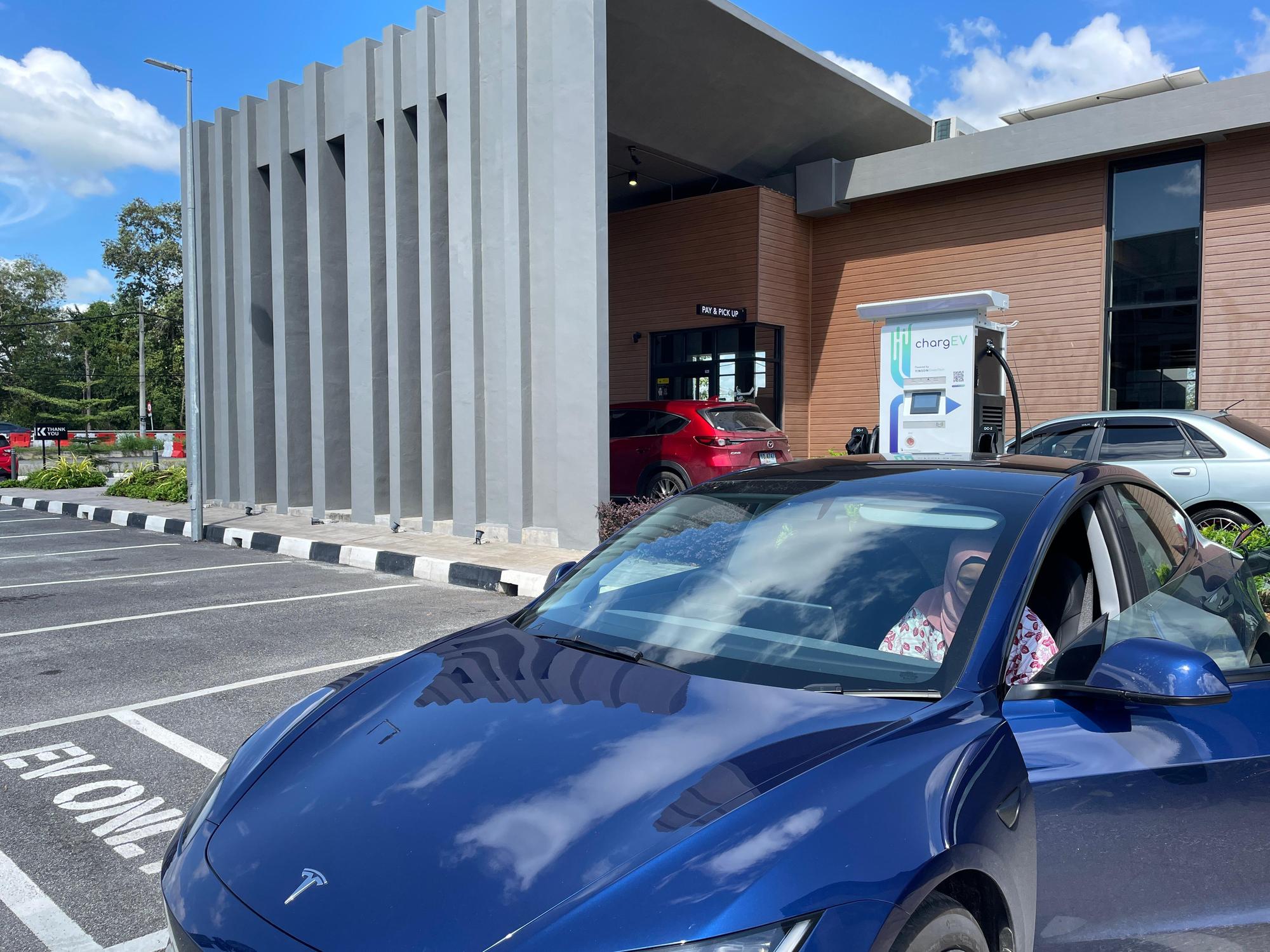 Starbucks Changlun DT | Changlun, Kedah | EV Station