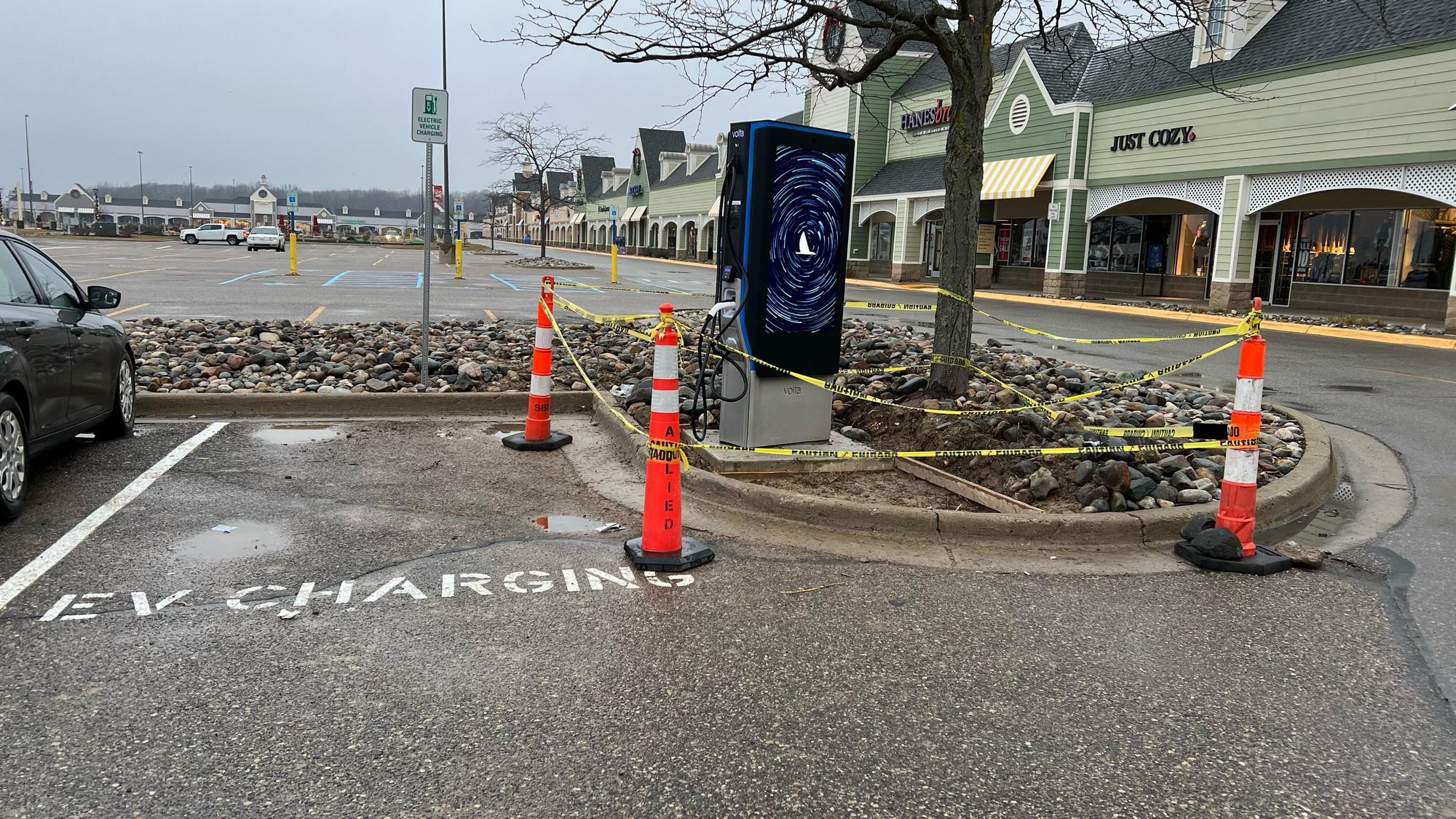 Tanger Outlets Howell - Under Armour | Howell, MI | EV Station