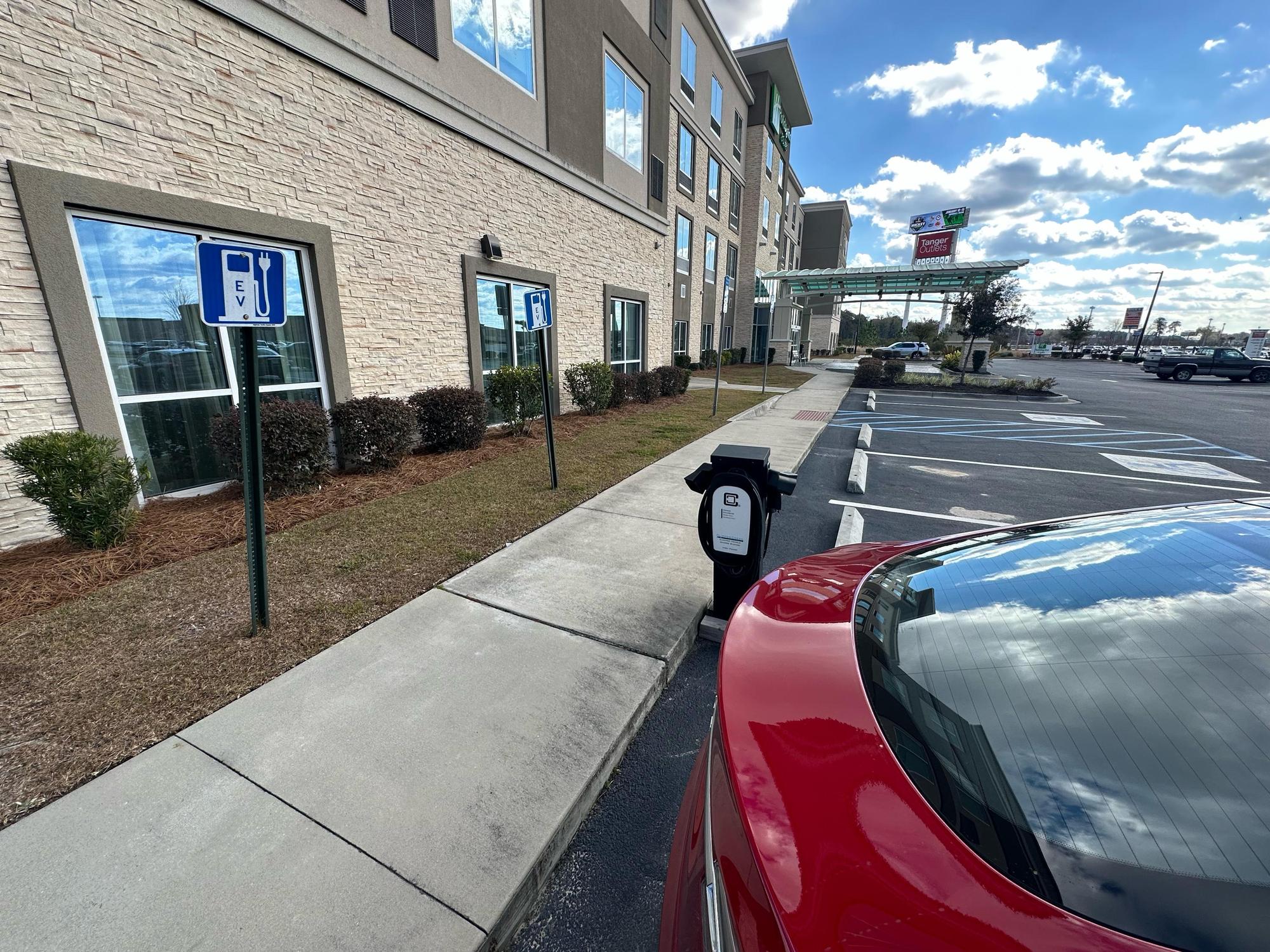 Holiday Inn | Pooler, GA | EV Station